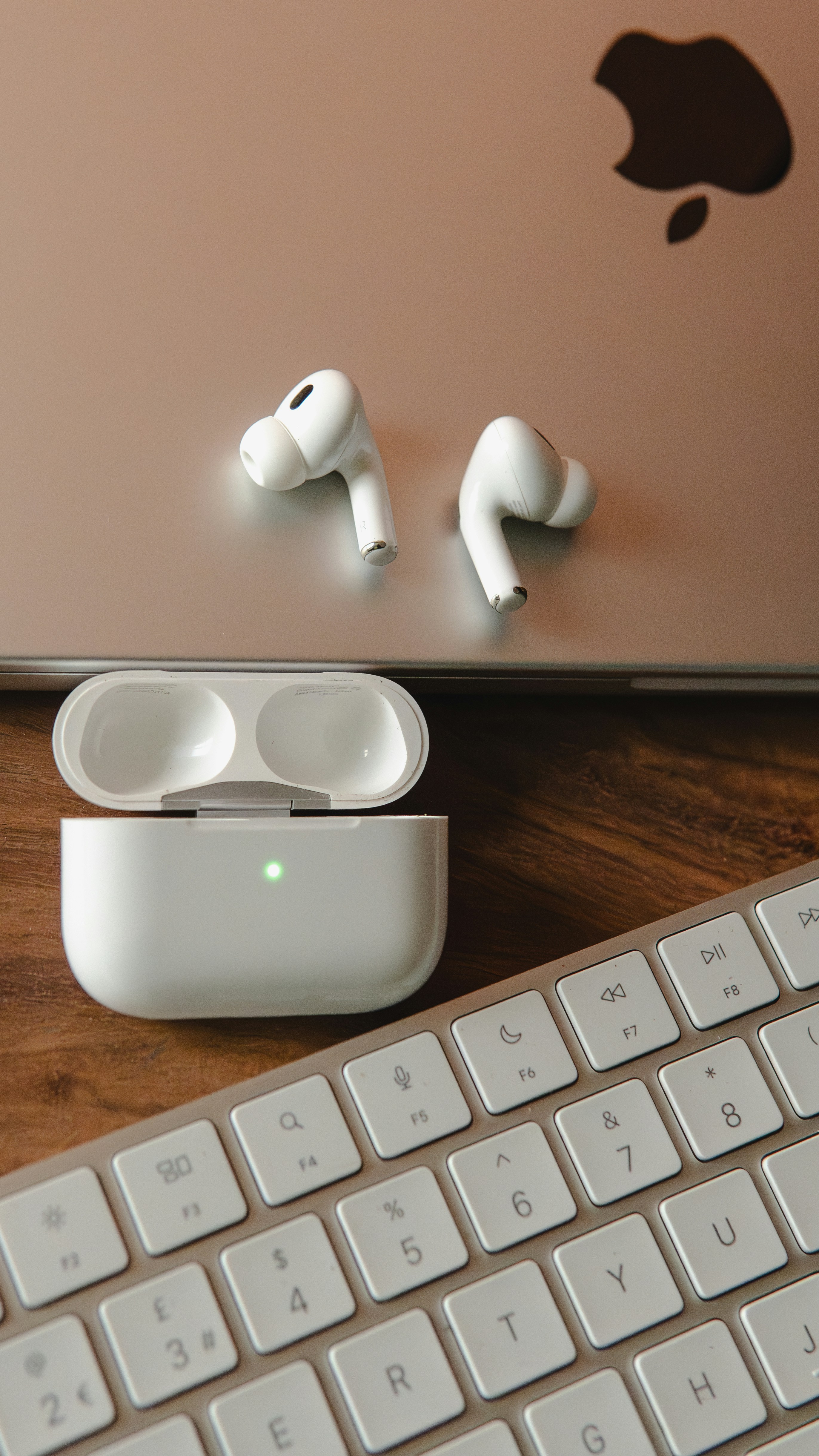 A pair of ear buds sitting on top of a keyboard photo – Free Computer ...