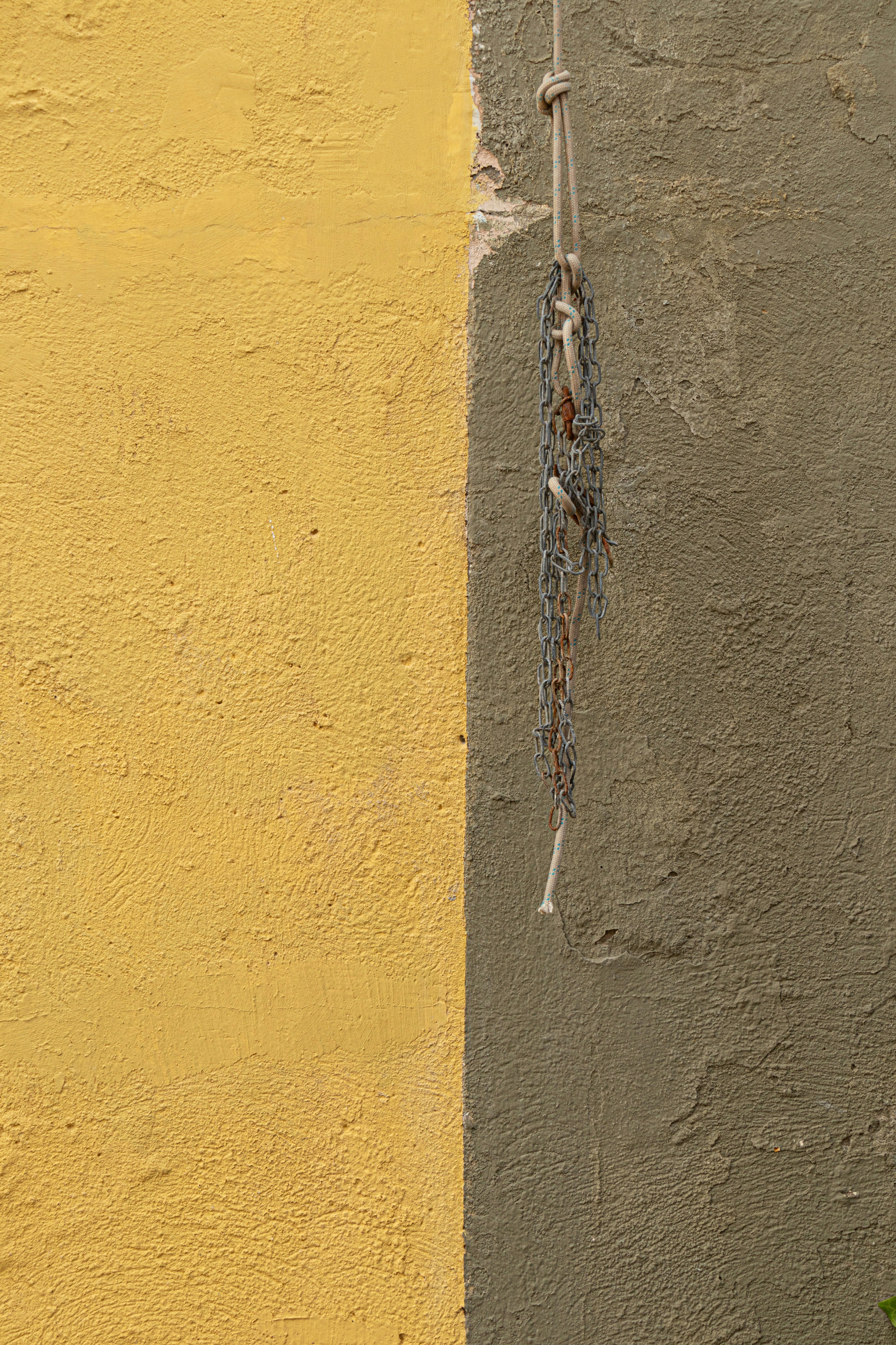 Rust Pendant at the Color Divider: A Two-Tone Wall with Chain Detail