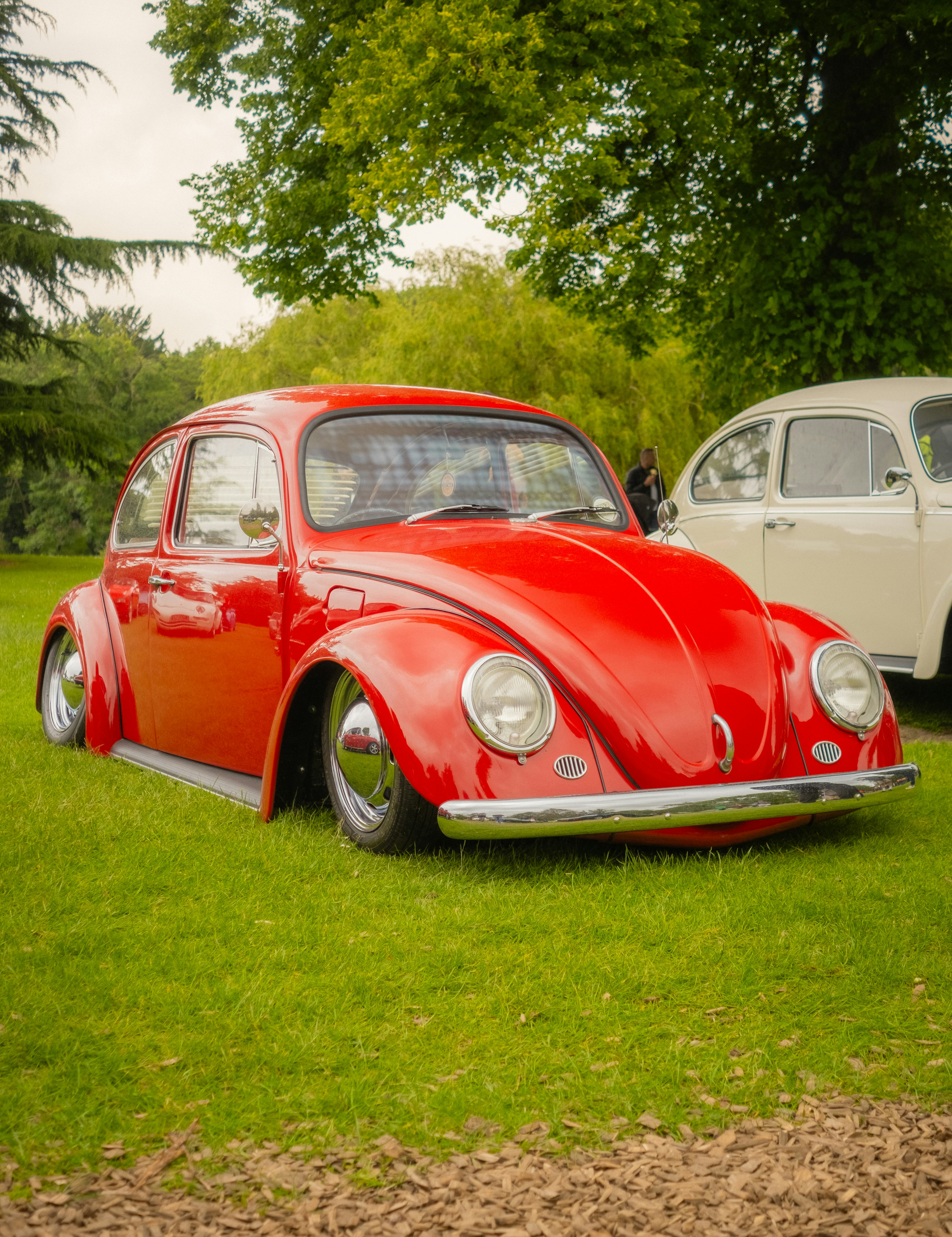A red vw bug parked next to a white vw bug photo – Free Derbyshire ...