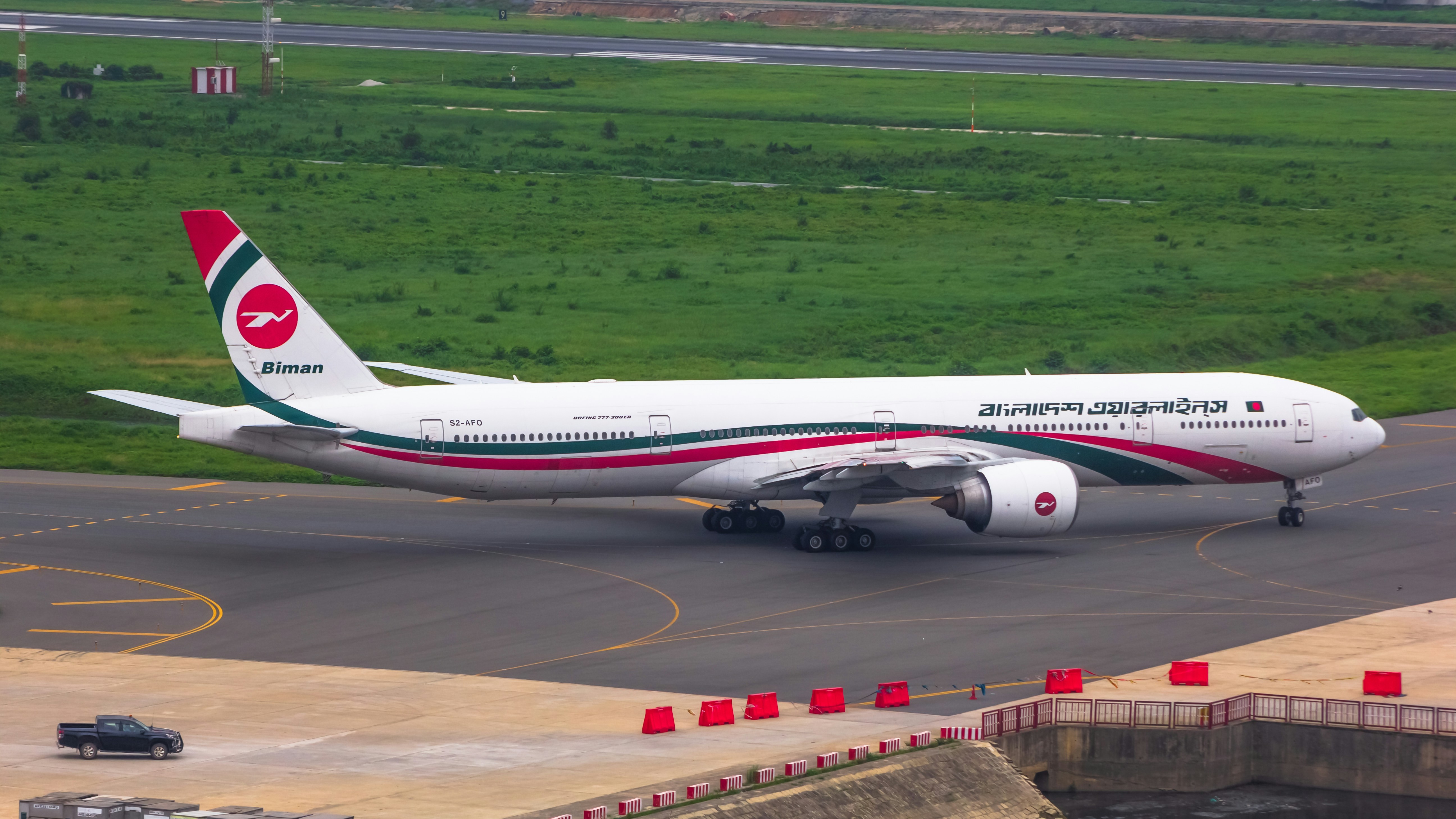 Emerald Tail on the Tarmac: A Daylight Widebody at Rest
