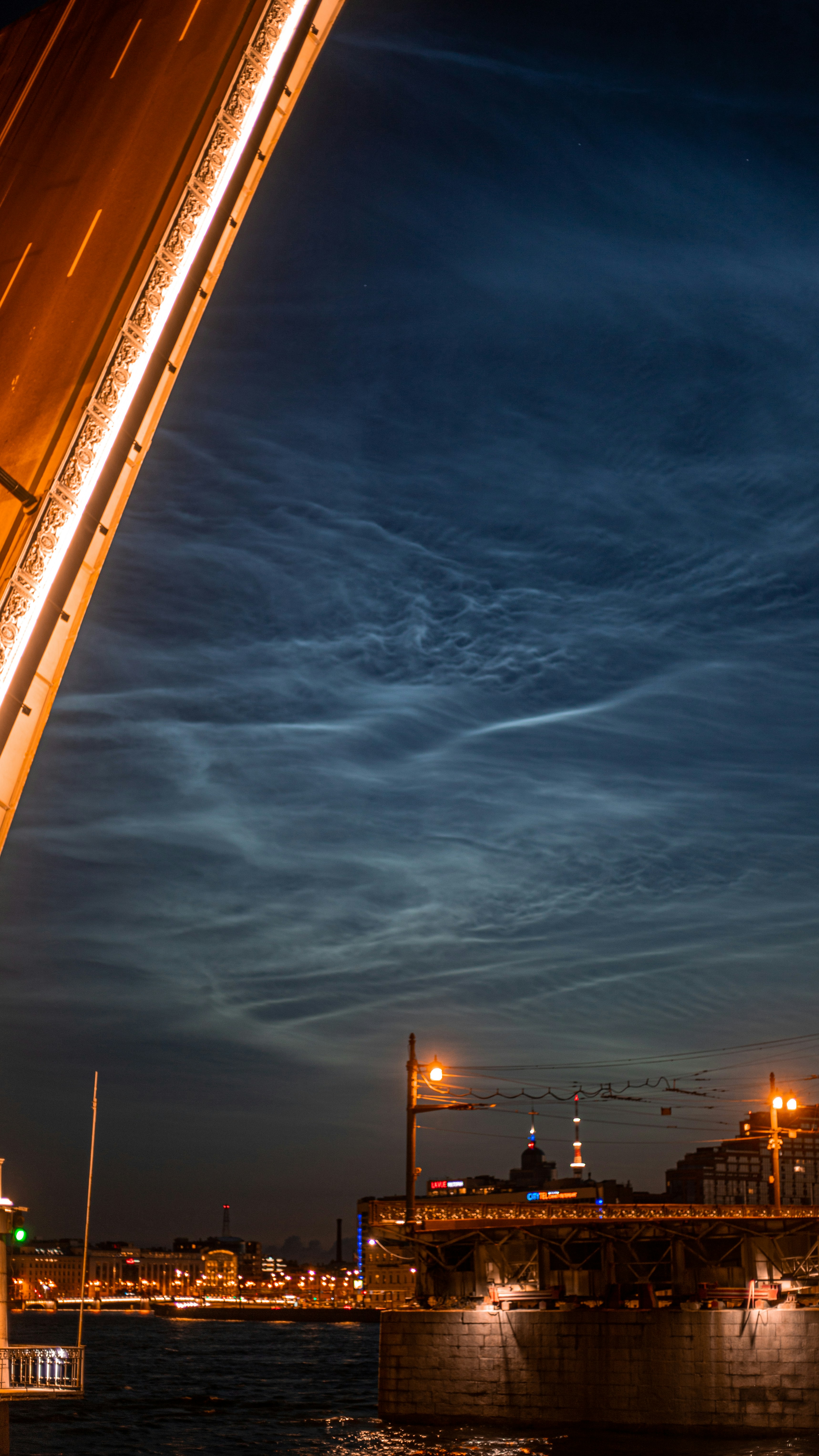 Warm Edge, Quiet Harbor: A Diagonal Bridge Frame at Dusk