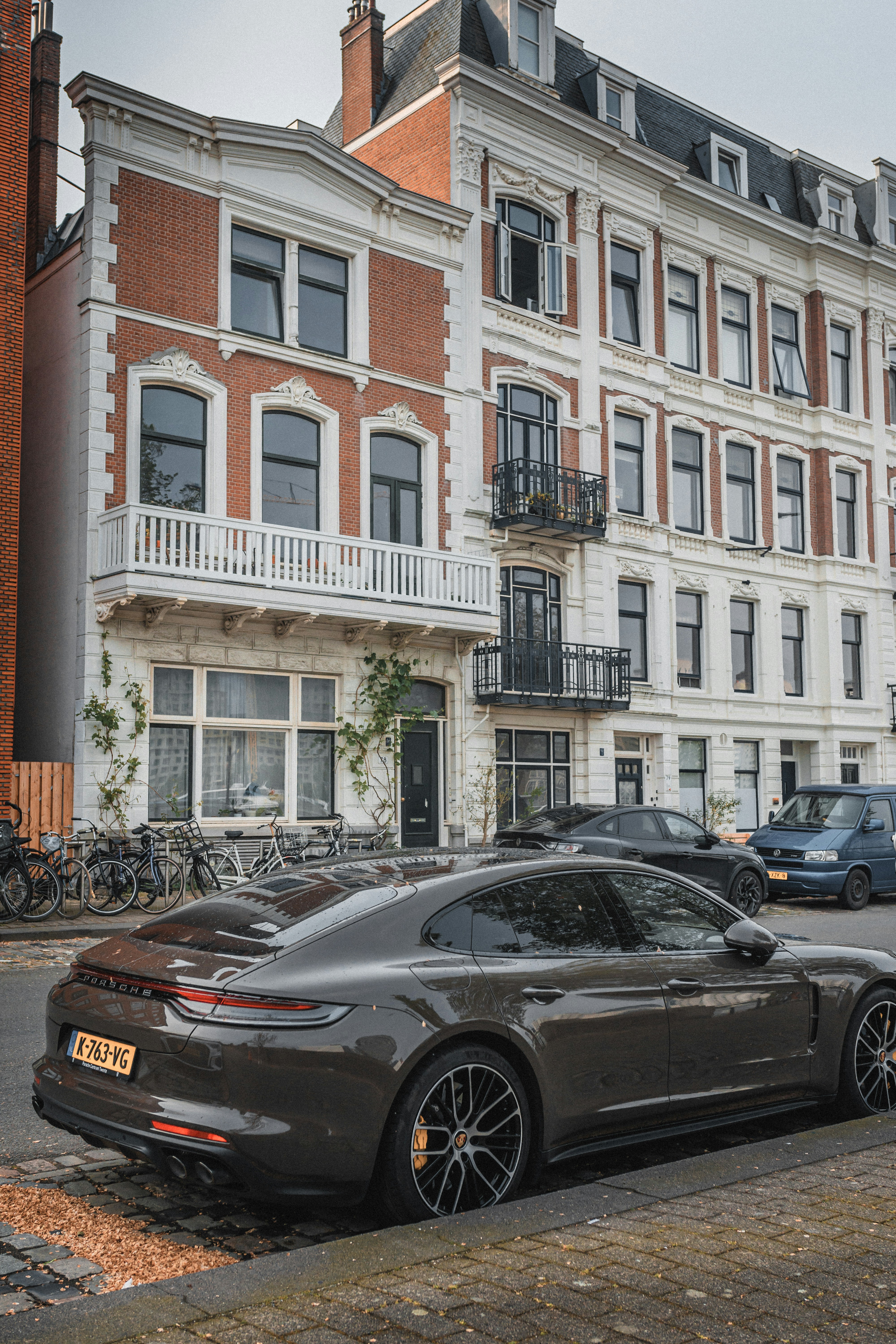 Sleek gray luxury sedan parked beside historic architecture, showcasing a blend of modern design and classic urban charm.