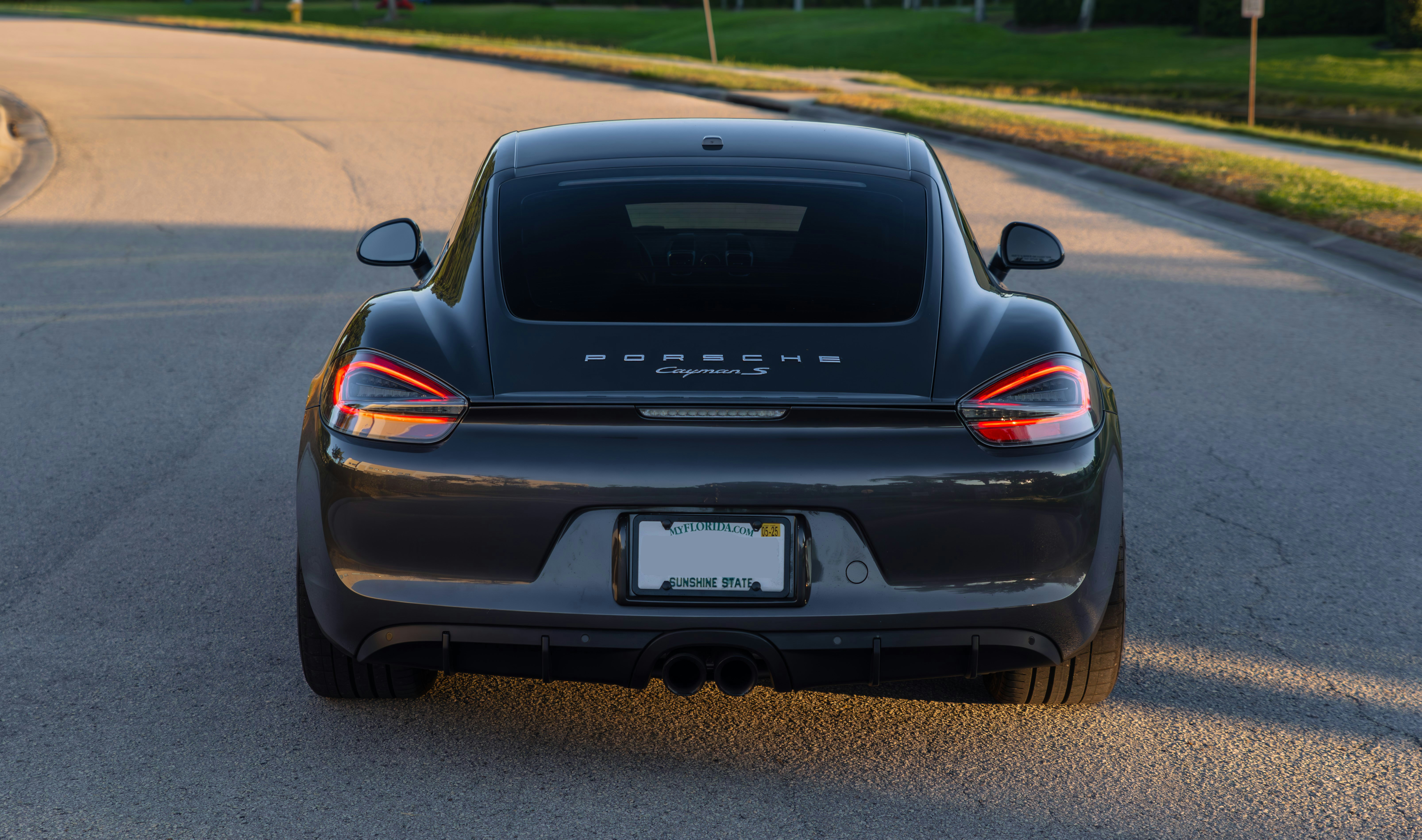 The back end of a black sports car photo – Free Car Image on Unsplash