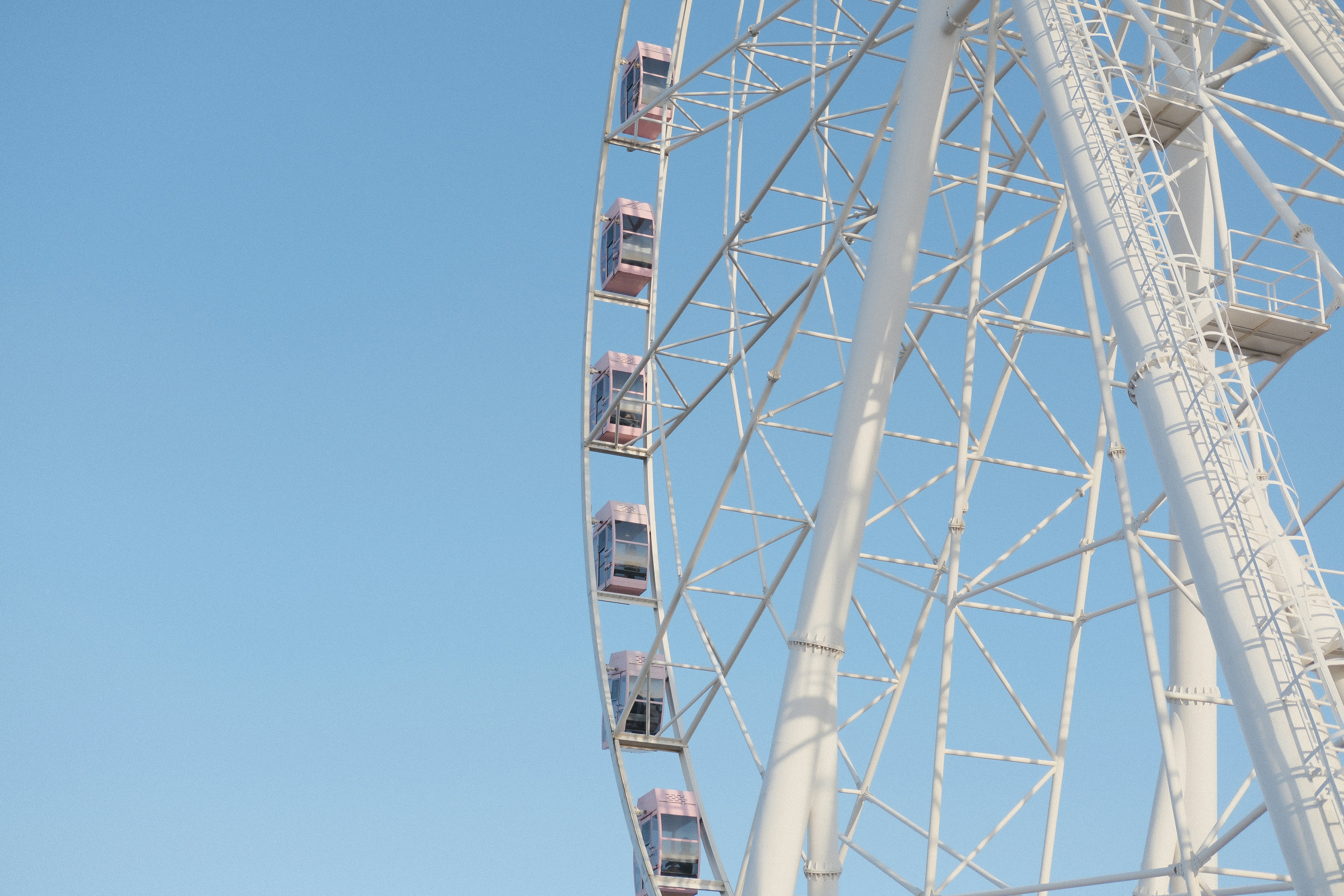 A ferris wheel with a blue sky in the background photo – Free Shanghai ...