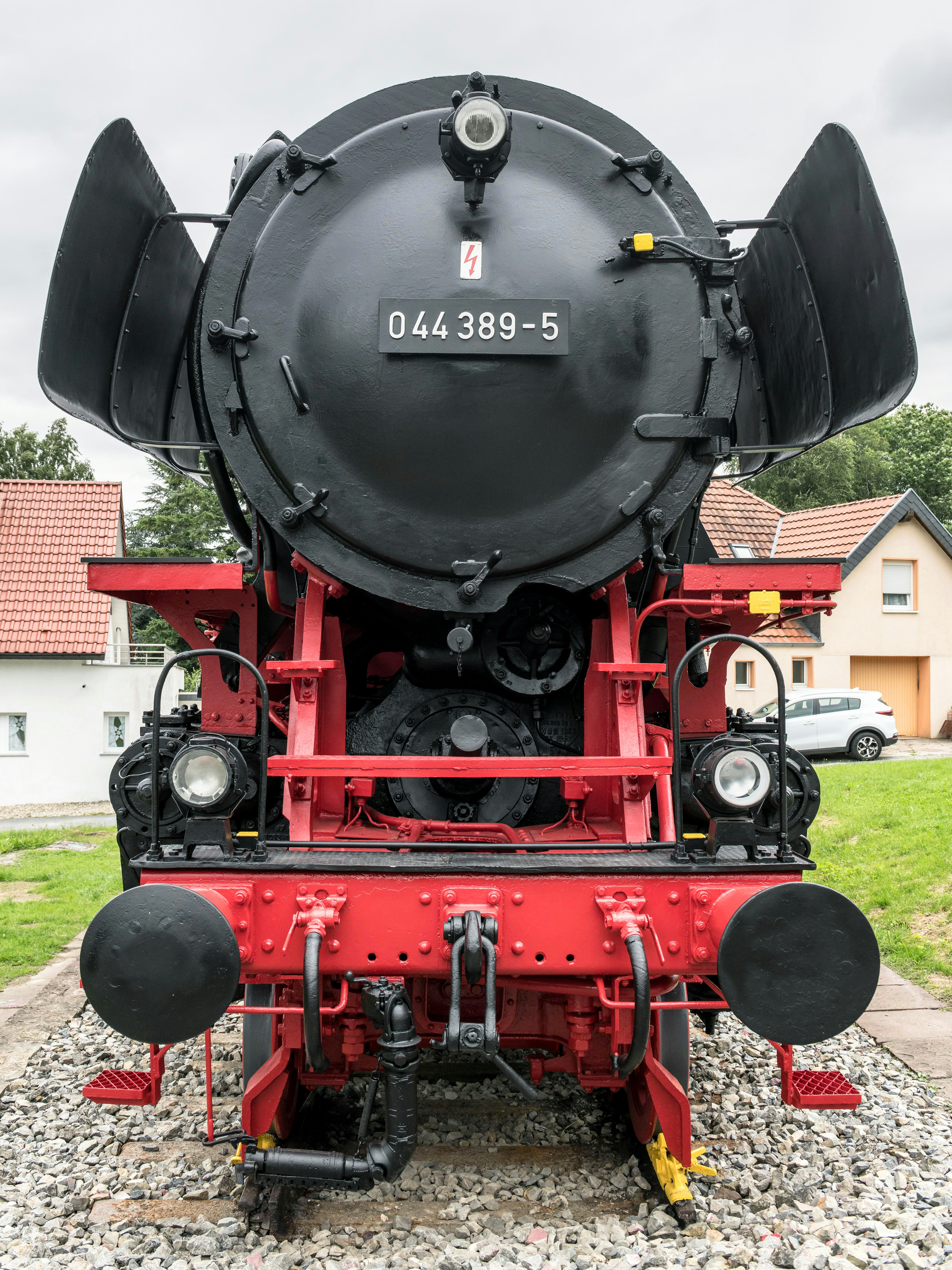 A large black train engine sitting on top of a train track photo – Free ...