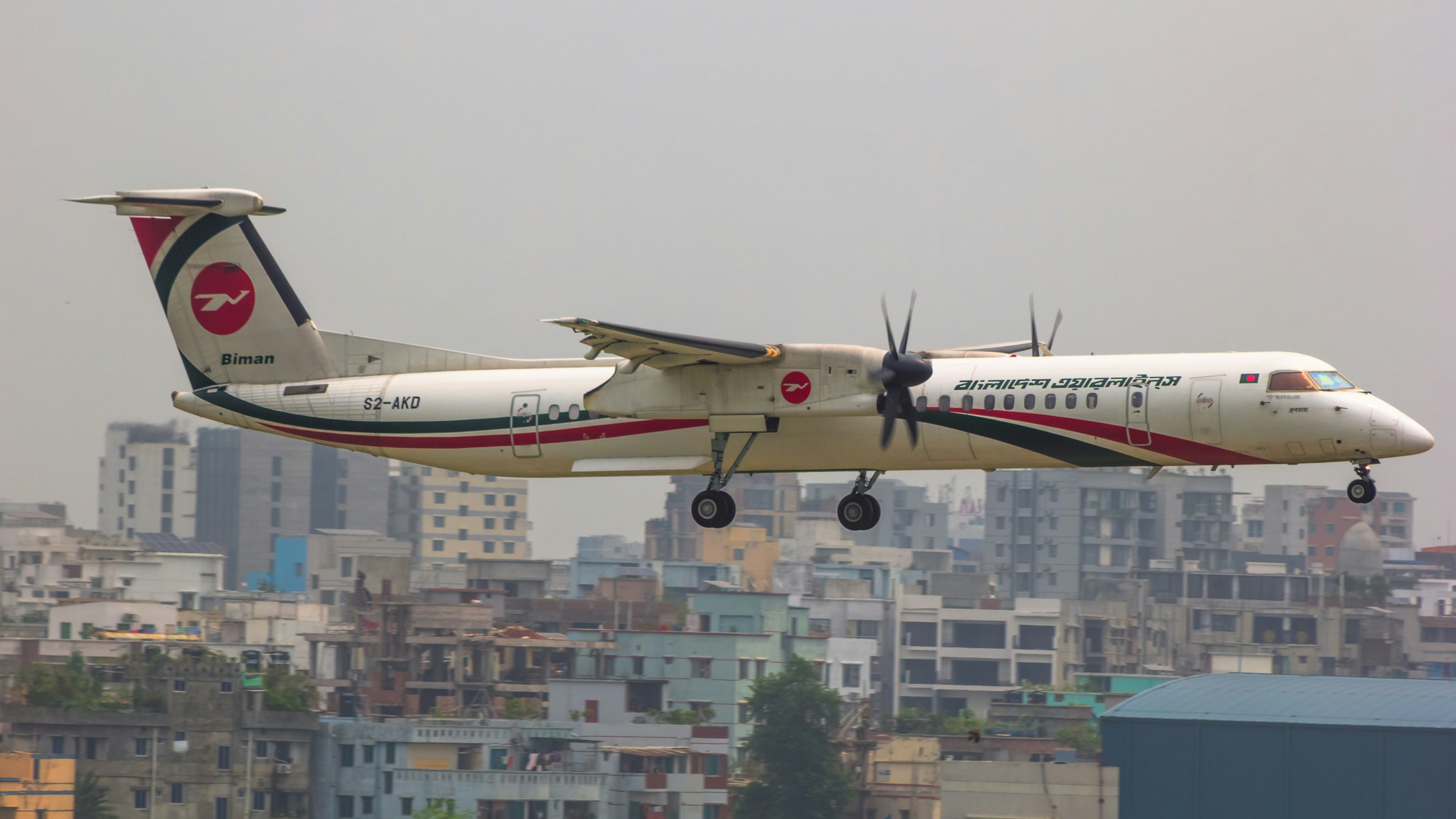 Glide Path Above the City: A Turboprop Crossing the Skyline