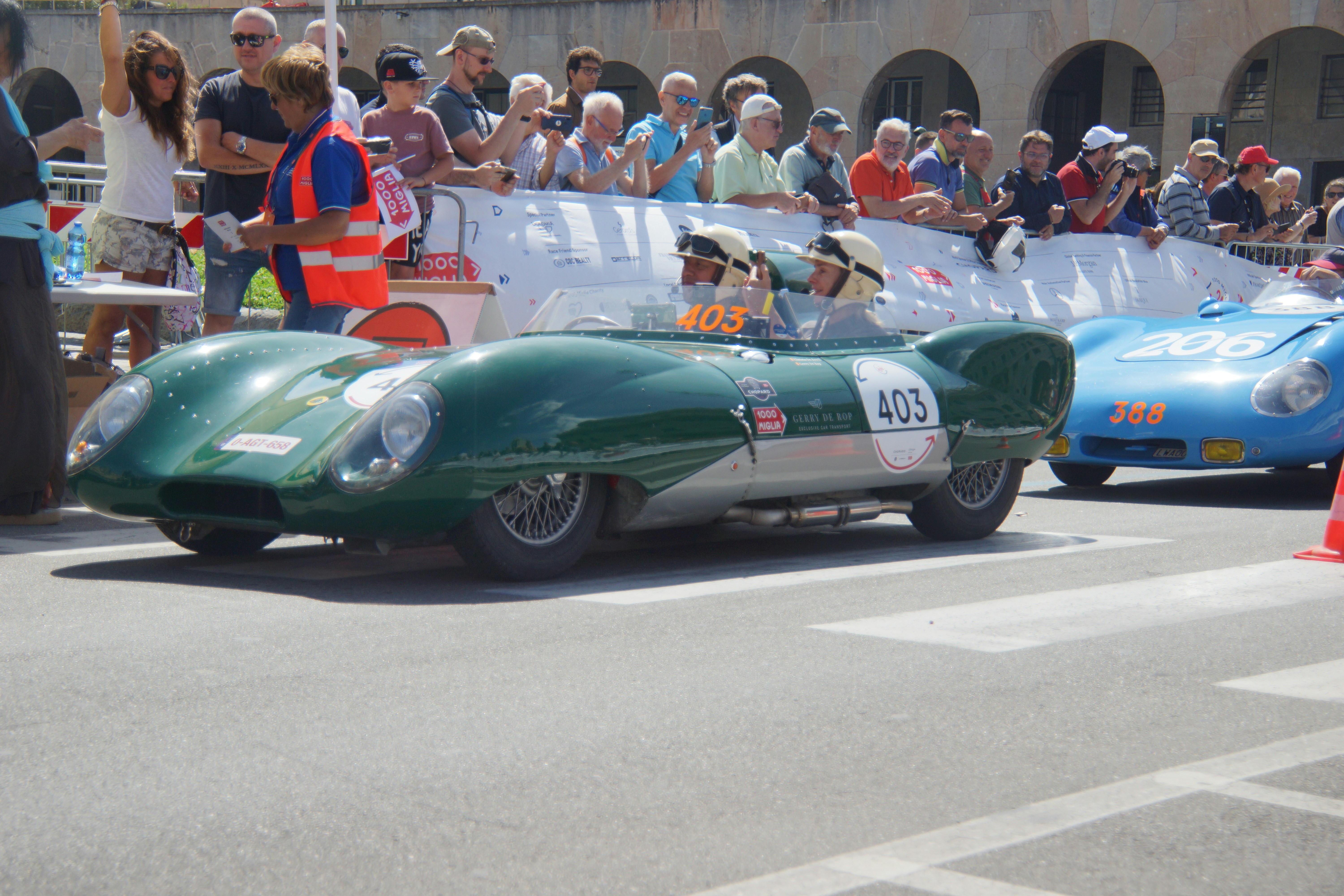 A group of people watching a race in a car photo – Free Genova ...