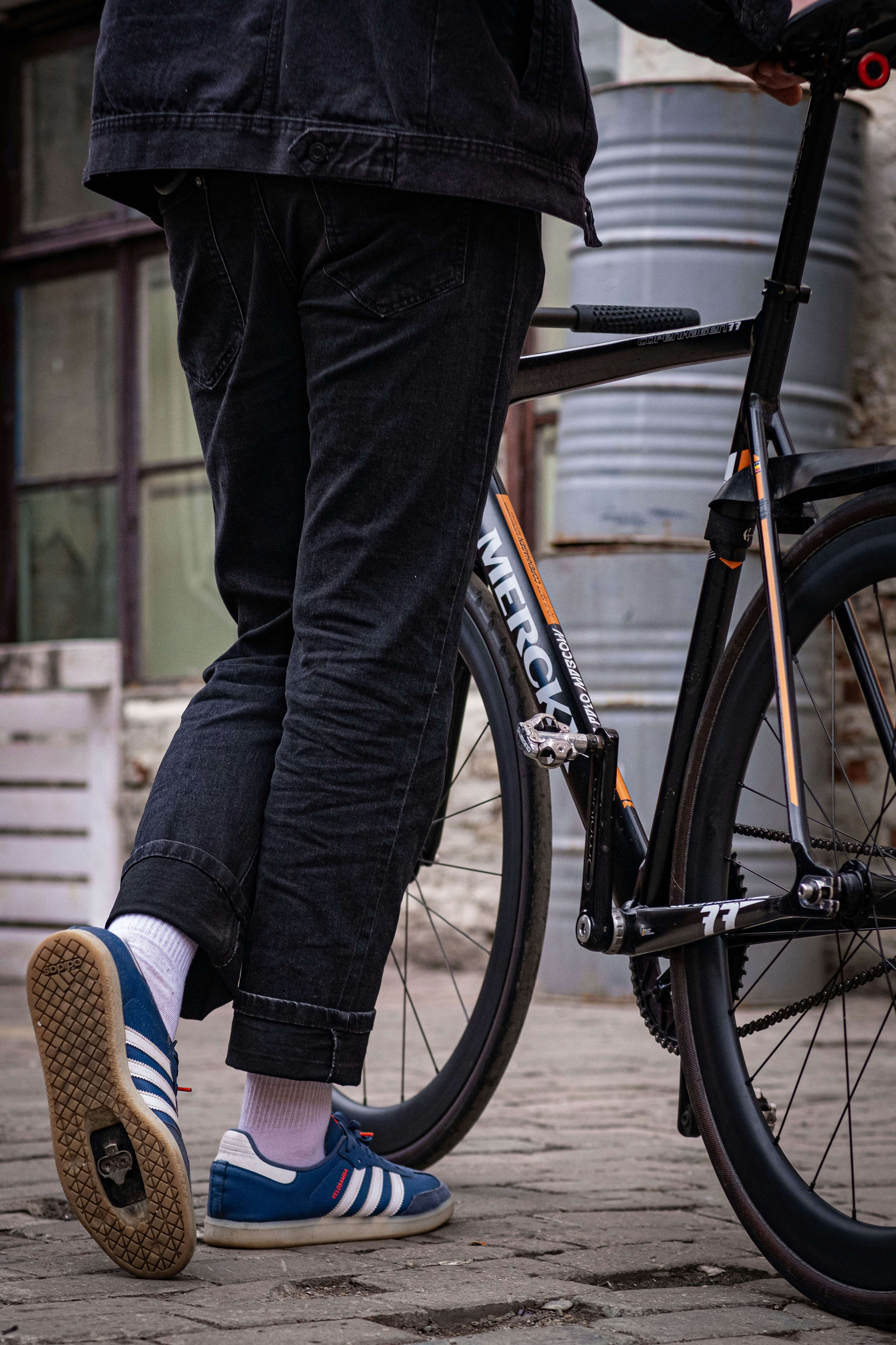 Concrete Pedals: A Casual City Moment with a Black Fixed-Gear