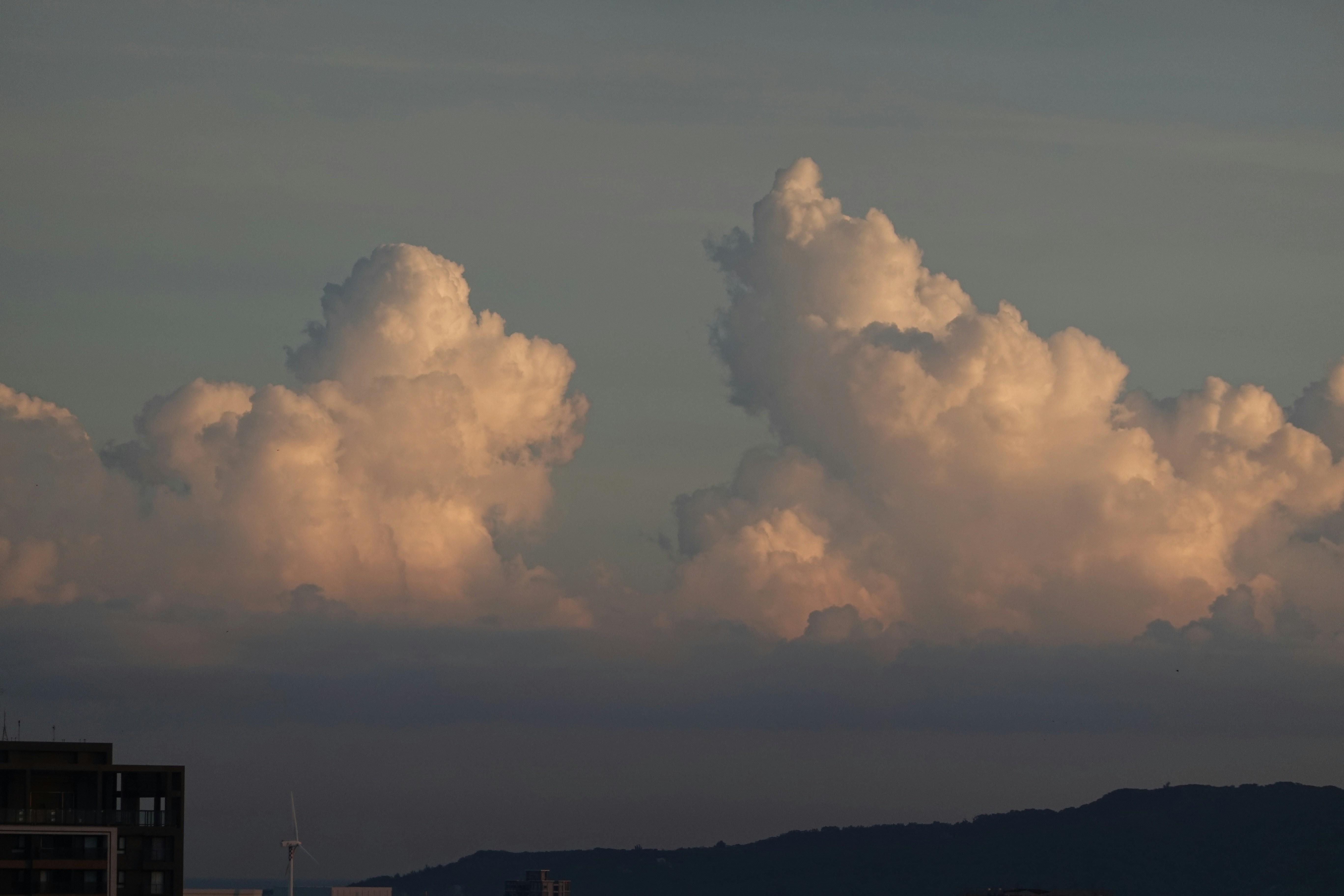 Sunlit Cumulus Above a Quiet Dusk Horizon