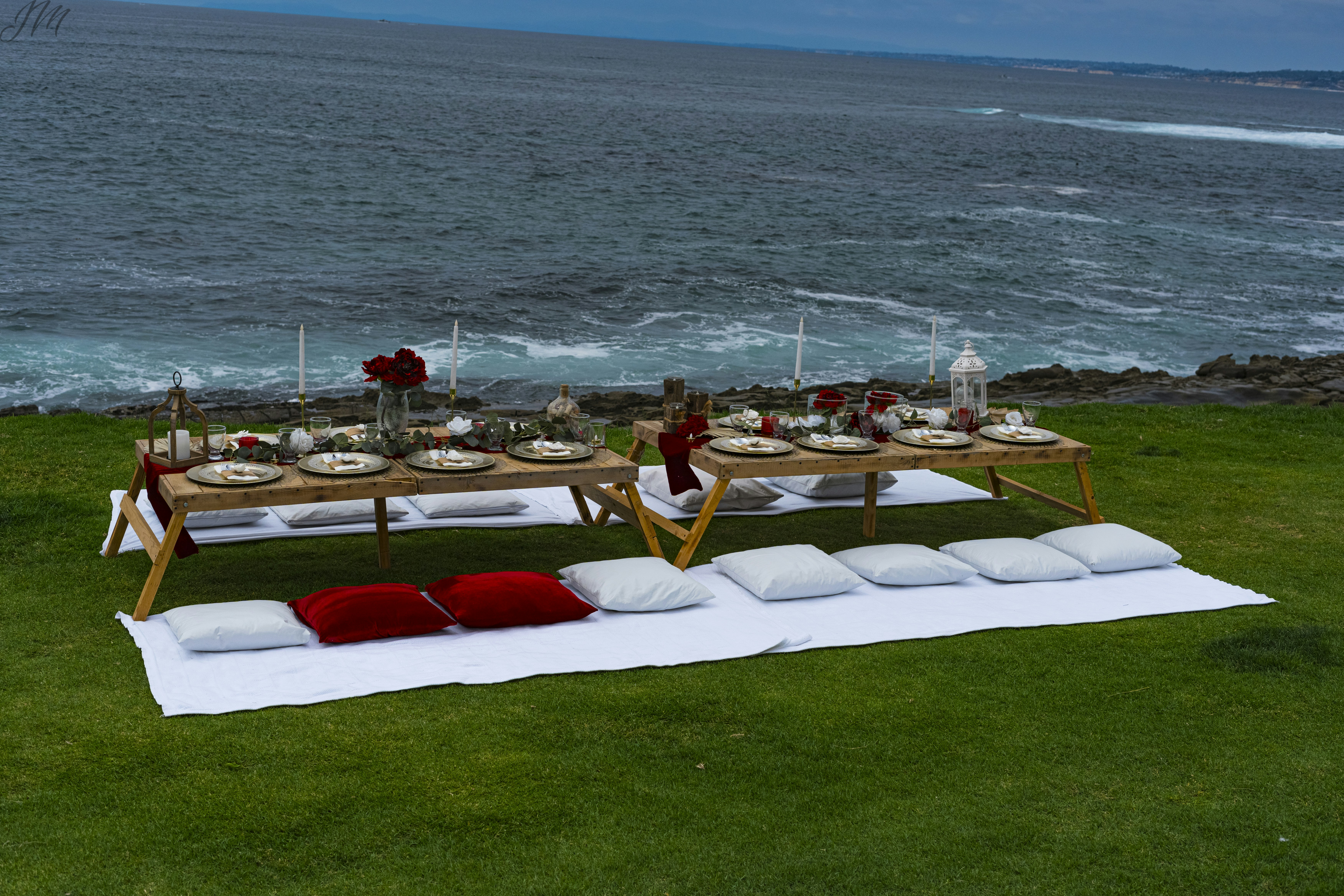 A picnic table set up on the grass by the ocean photo – Free San diego ...