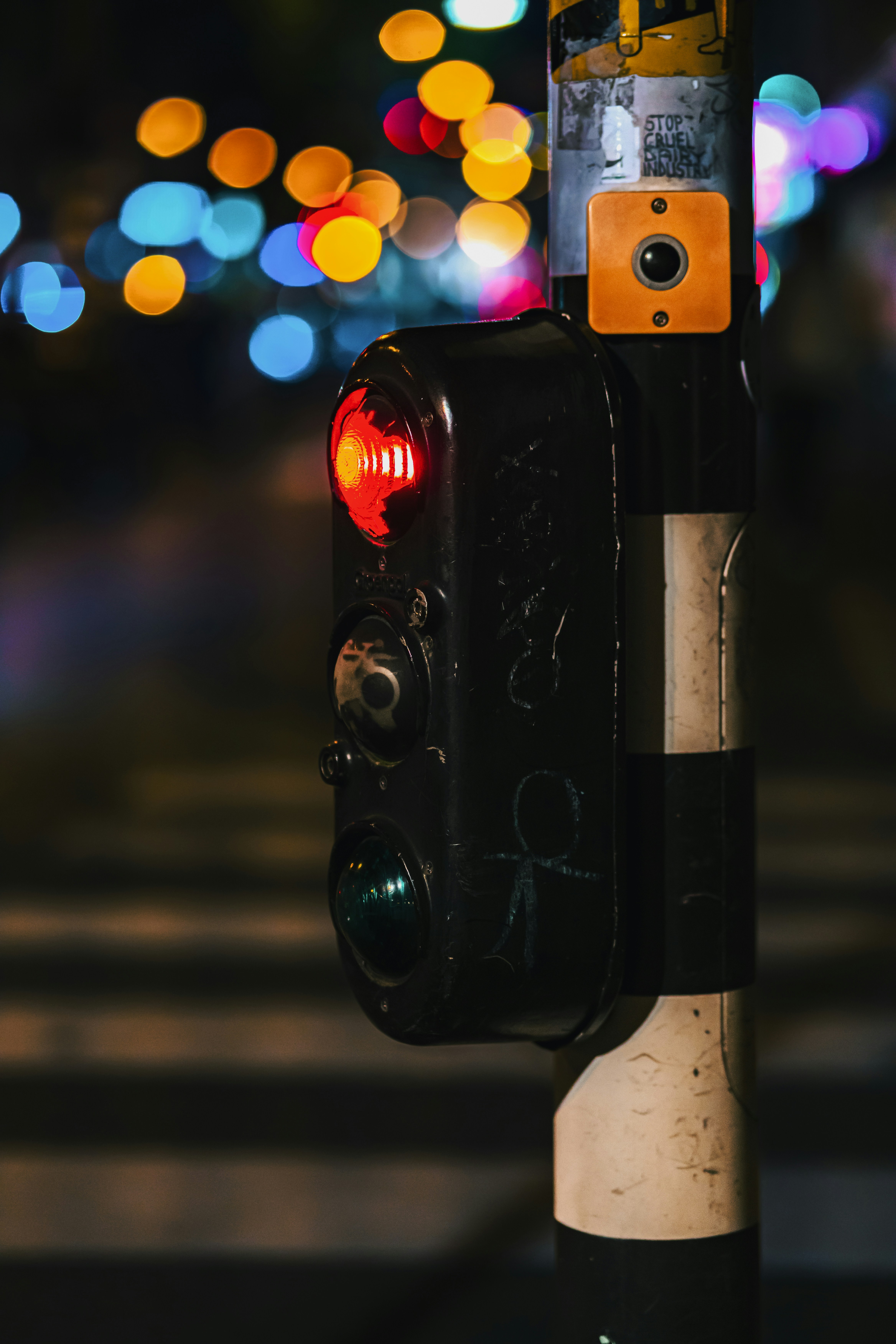A traffic light sitting on the side of a road photo – Free Netherlands ...