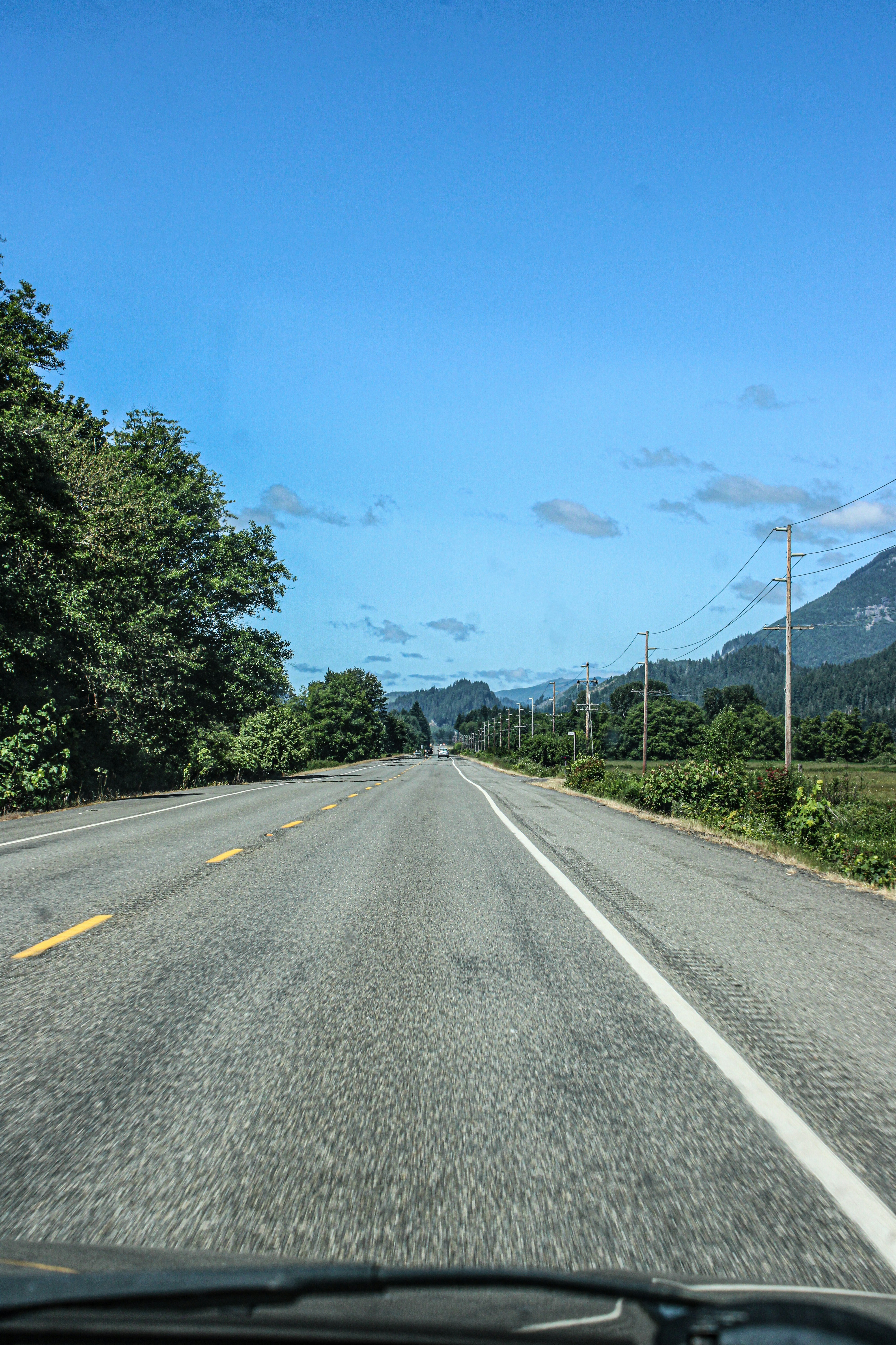 Vanishing Point on a Quiet Highway Toward Mountain Horizons