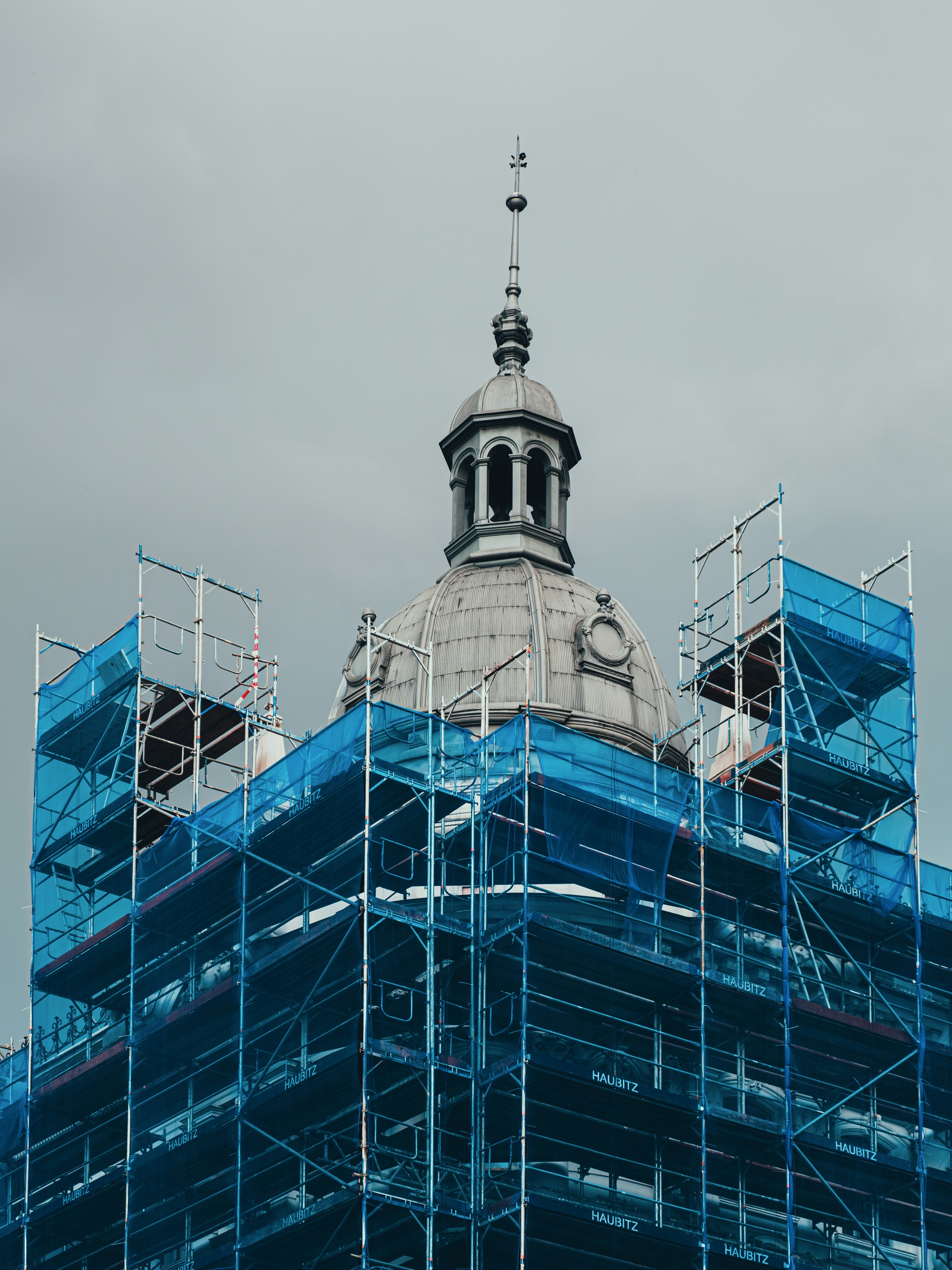 A building with scaffolding around it and a clock tower photo – Free ...