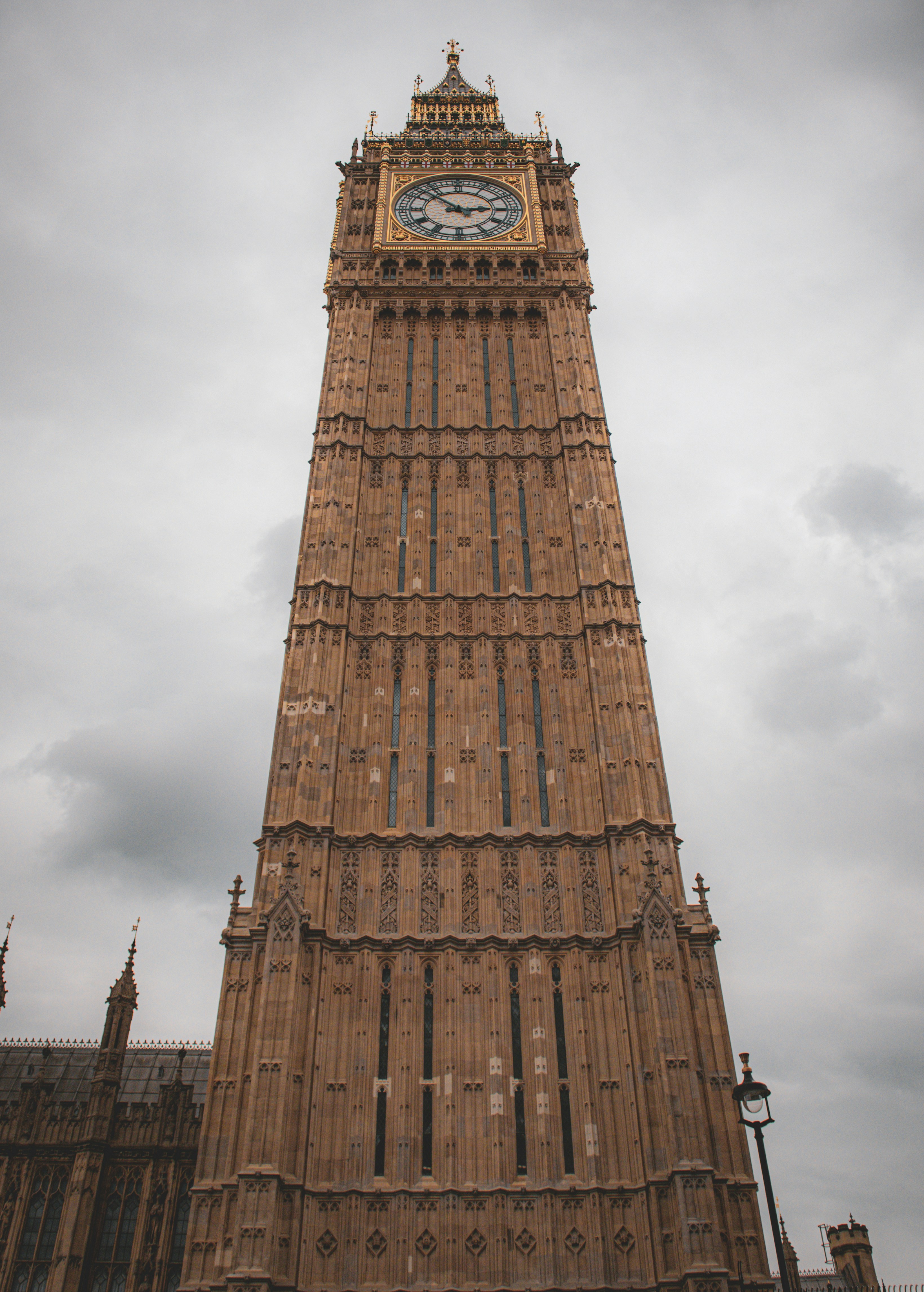 A tall clock tower towering over a city photo – Free Londres Image on ...