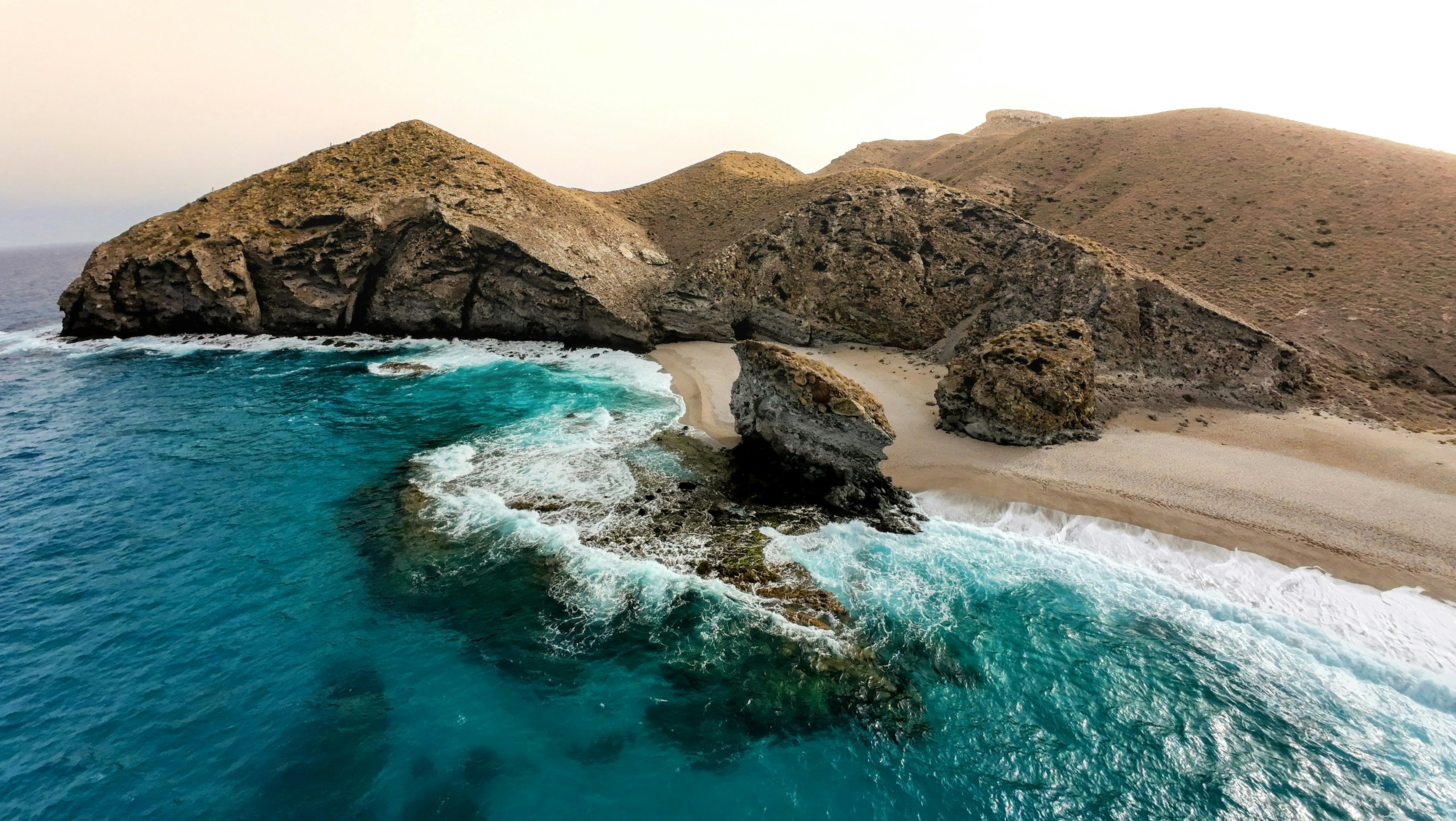 Playa de Los Muertos. Playa en la costa sur de España ,Almería . | A large body of water next to a sandy beach