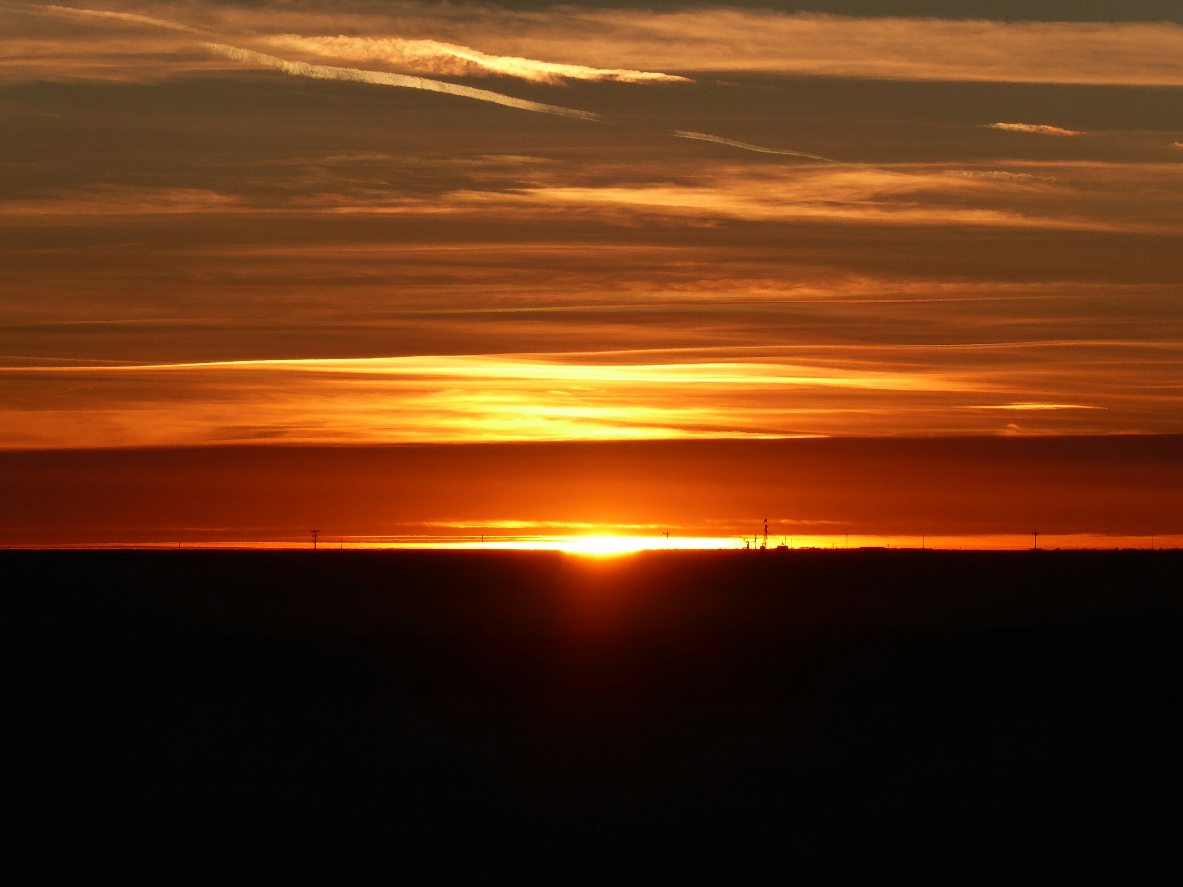 The sun is setting over the horizon of the horizon photo – Free Sun ...