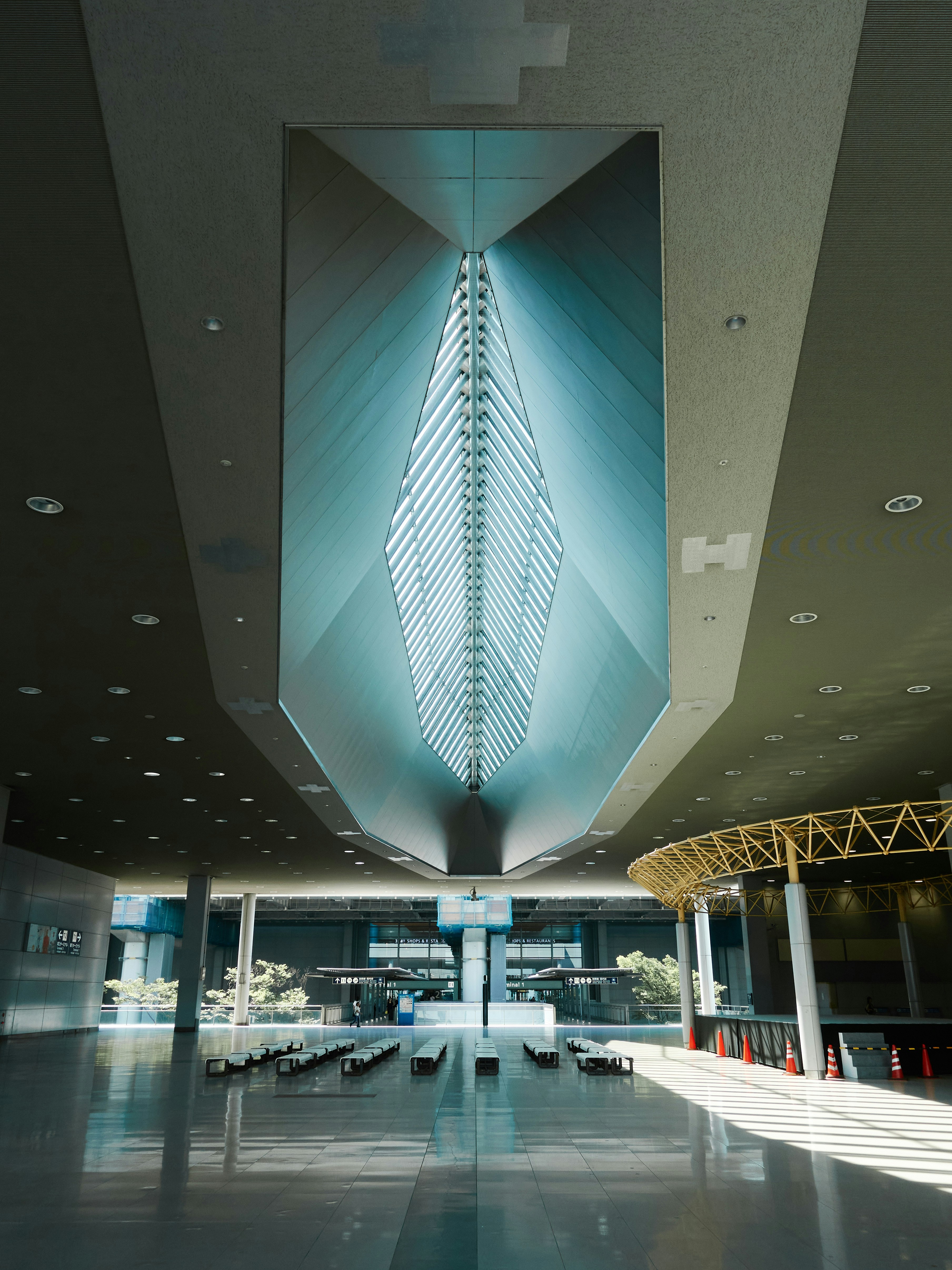 A large building with a very long ceiling photo – Free City Image on ...