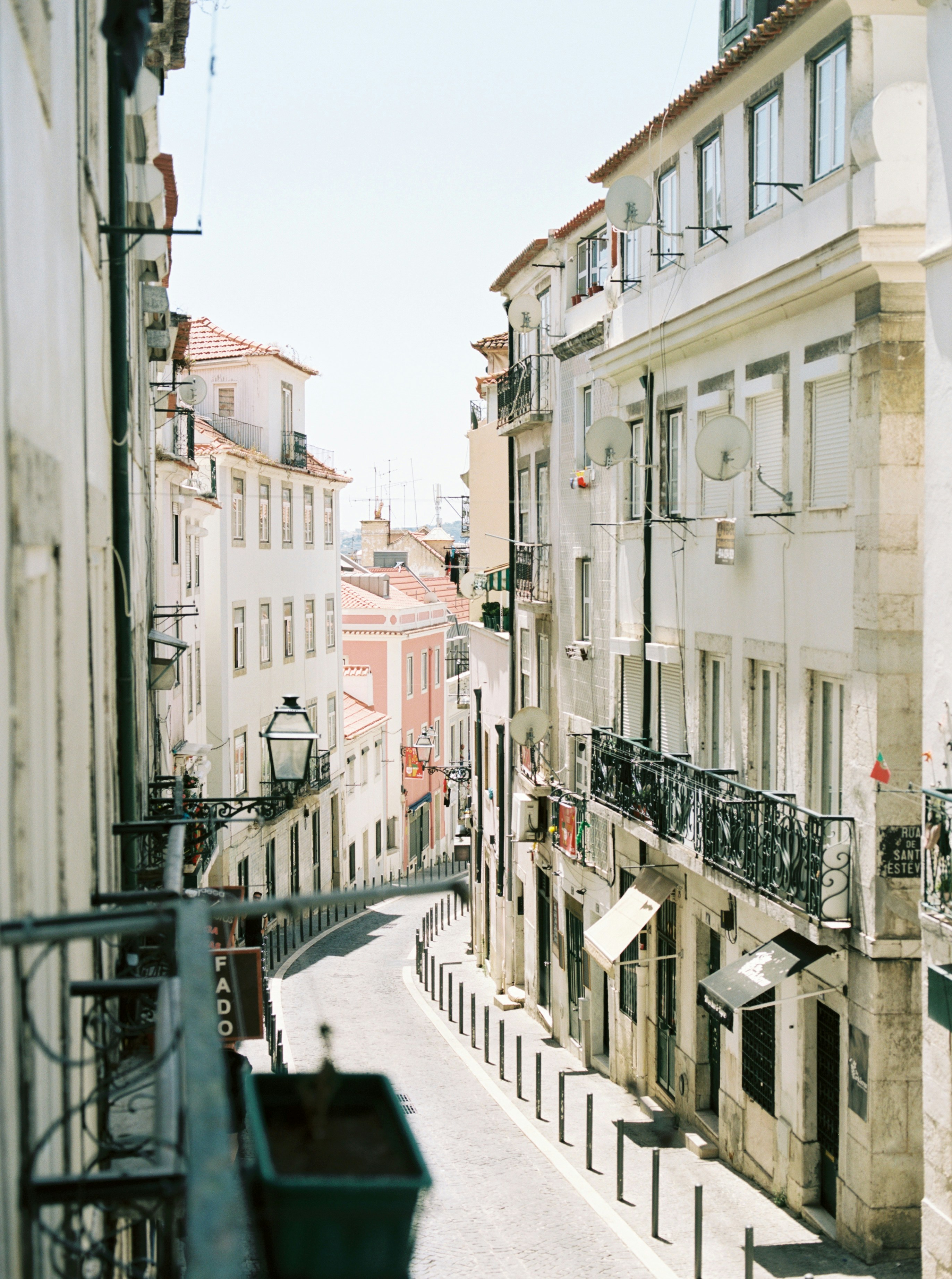 A narrow city street with buildings on both sides photo – Free Film ...