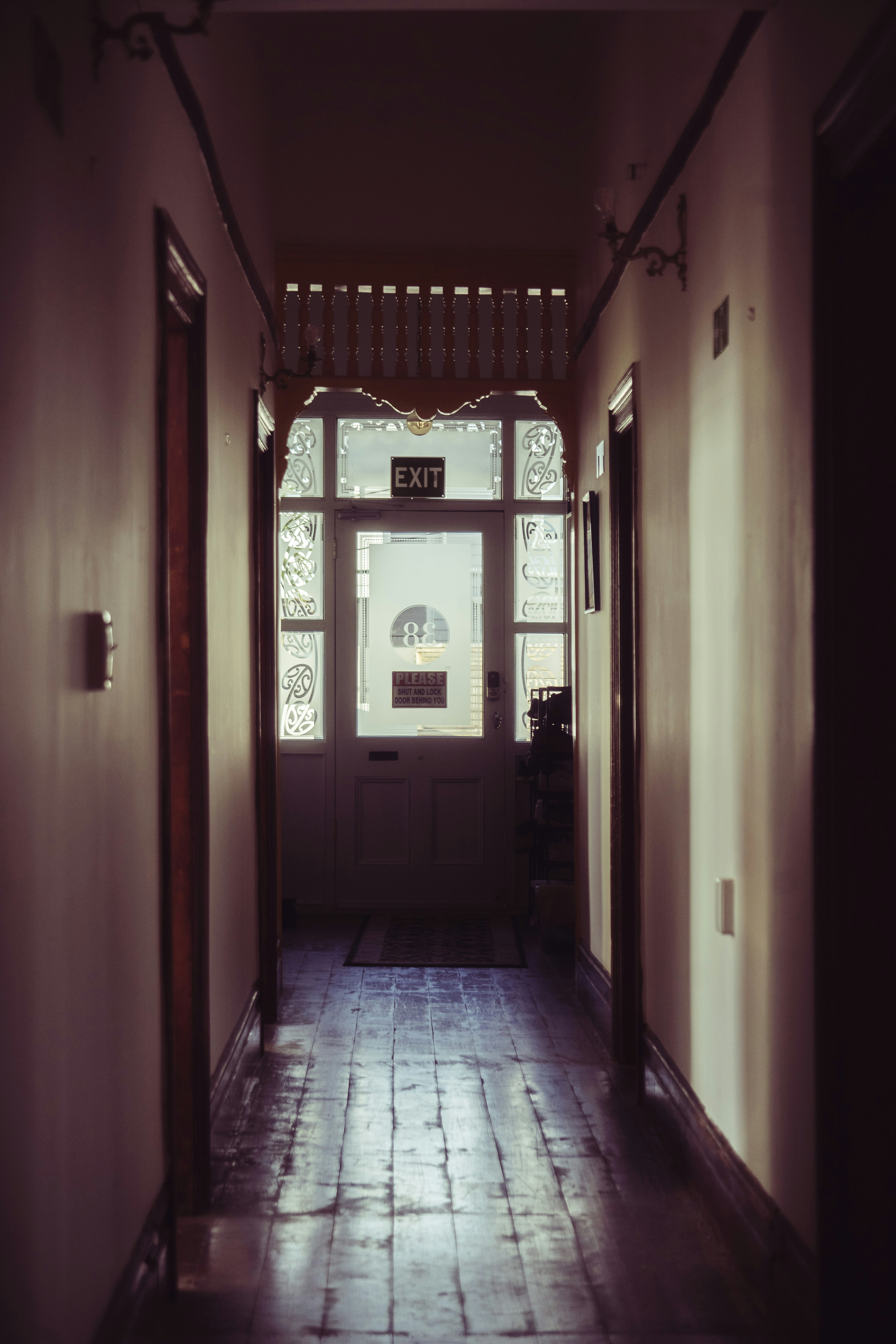 30,000+ Scary Door Pictures | Download Free Images on Unsplash