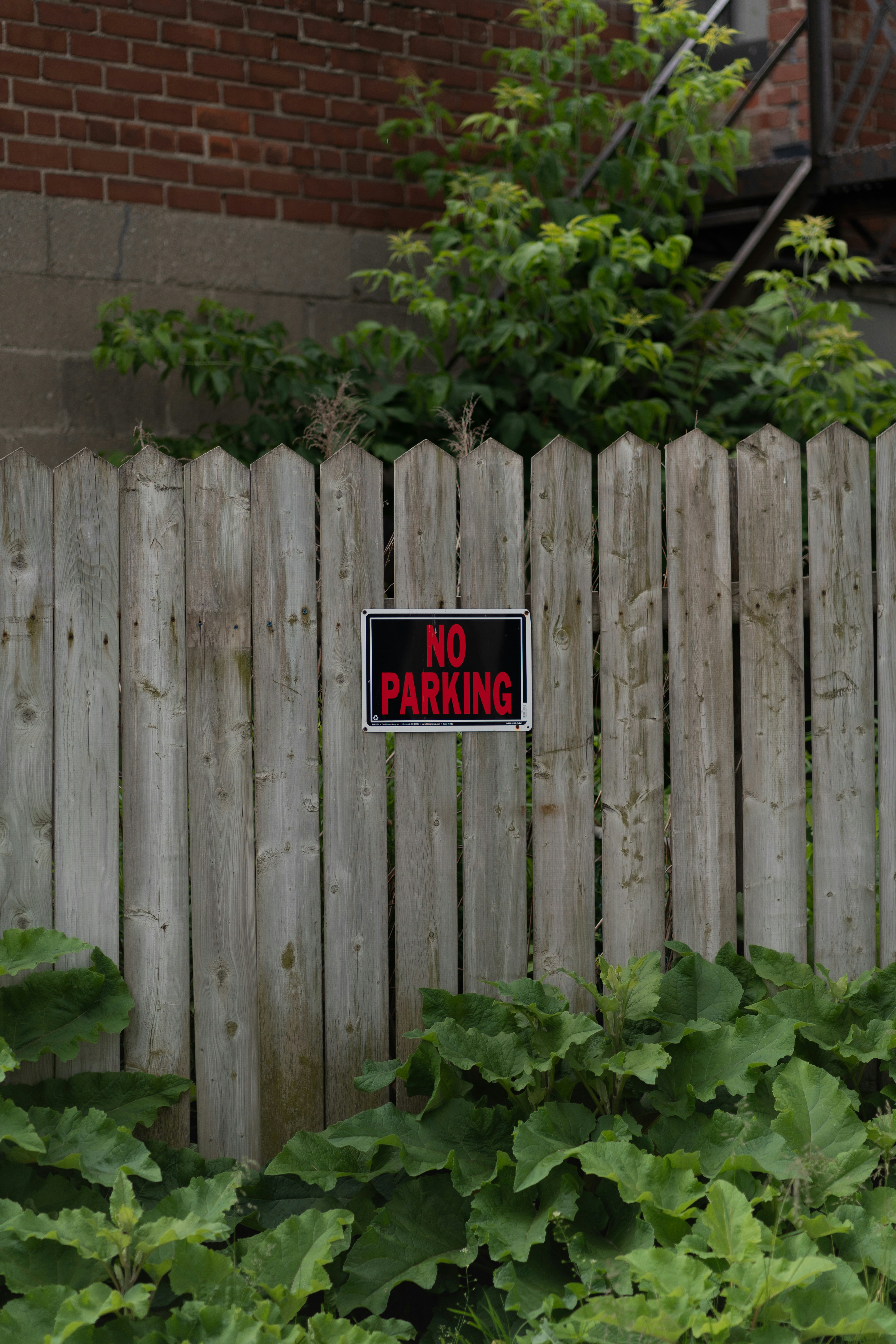 A wooden fence with a no parking sign on it photo – Free Interior ...