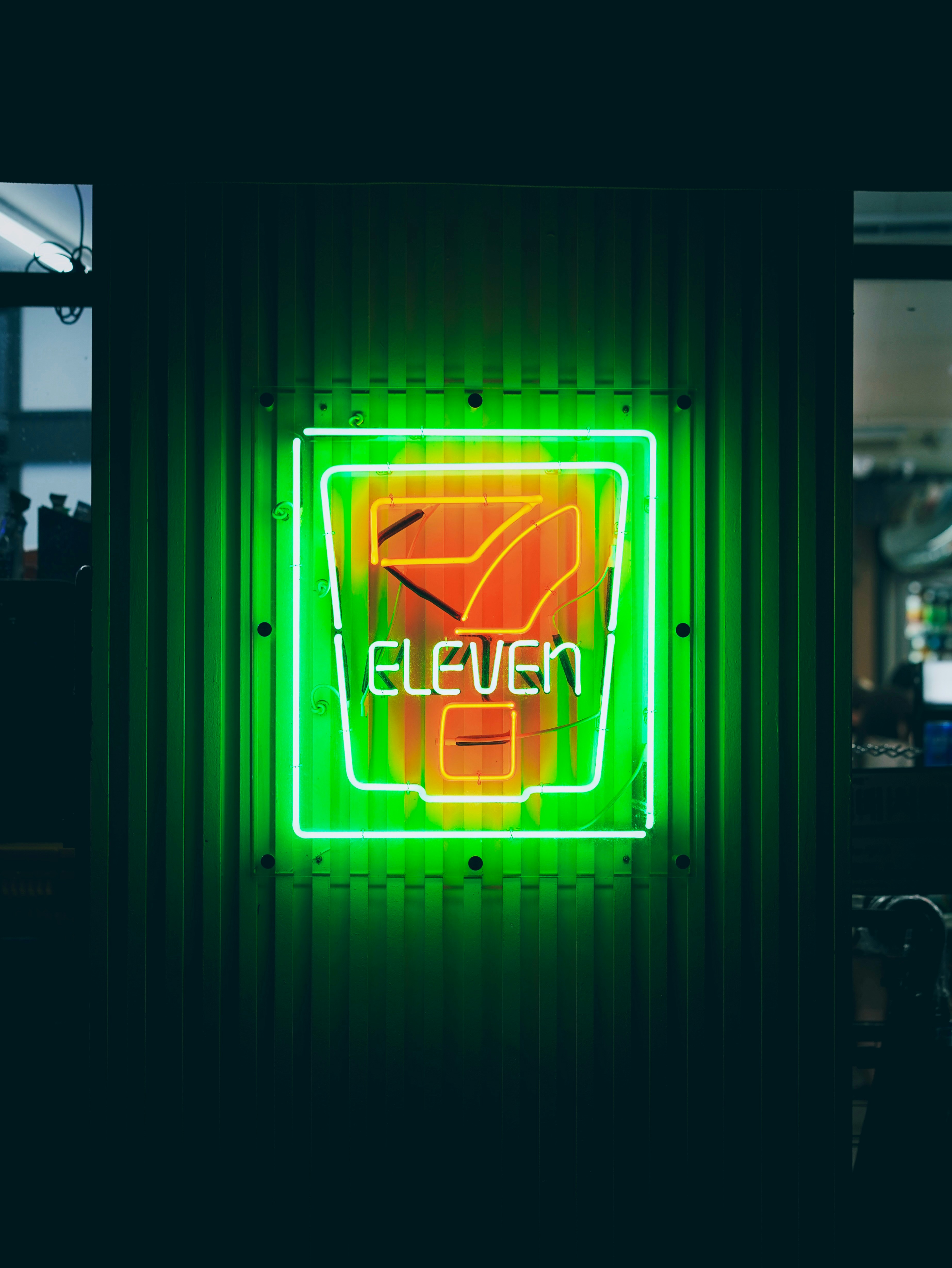 A neon sign on a wall in a dark room photo – Free 서울특별시 Image on Unsplash