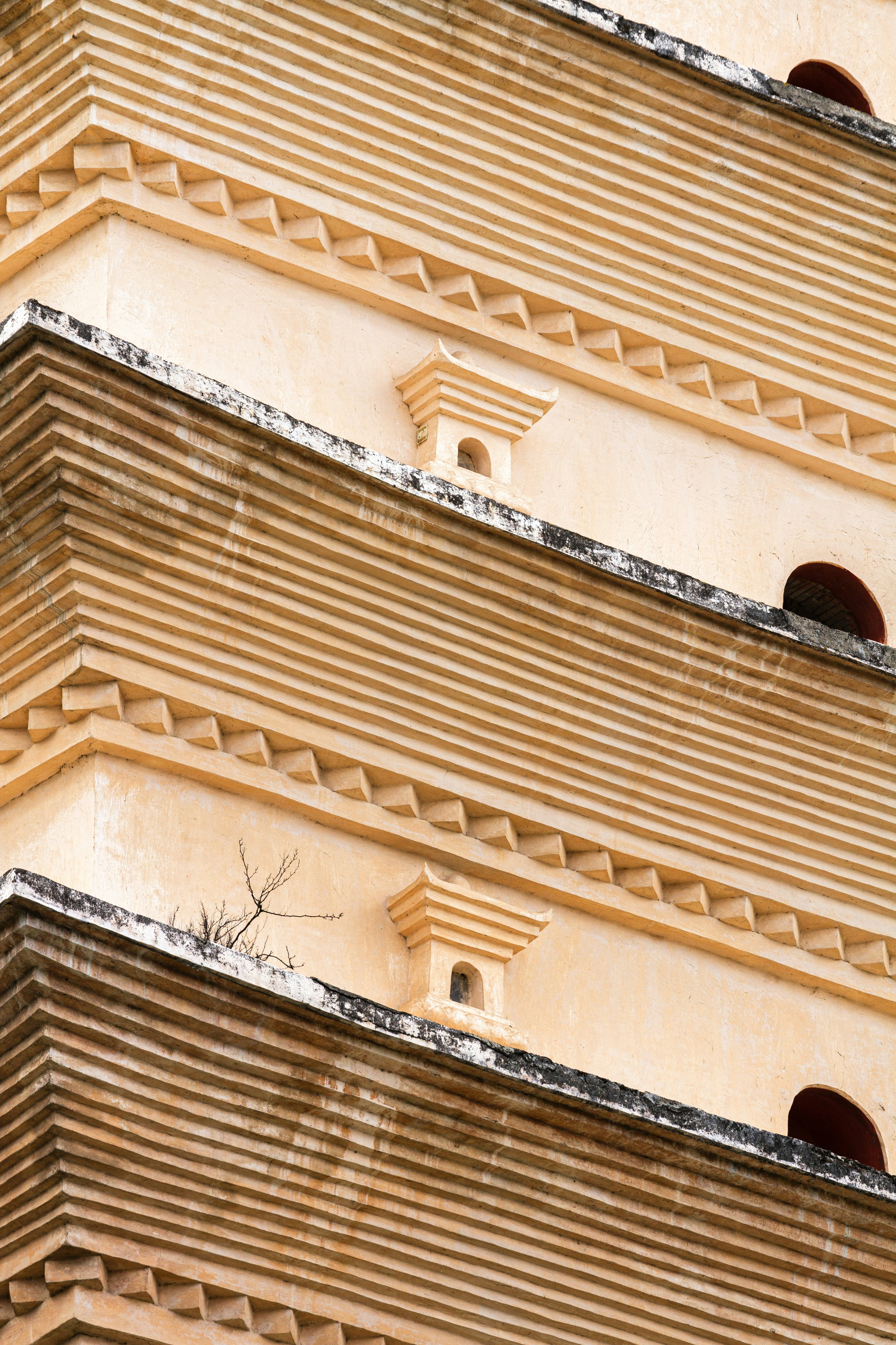 Terracotta Tiers: Sunlit Steps & Recessed Grooves