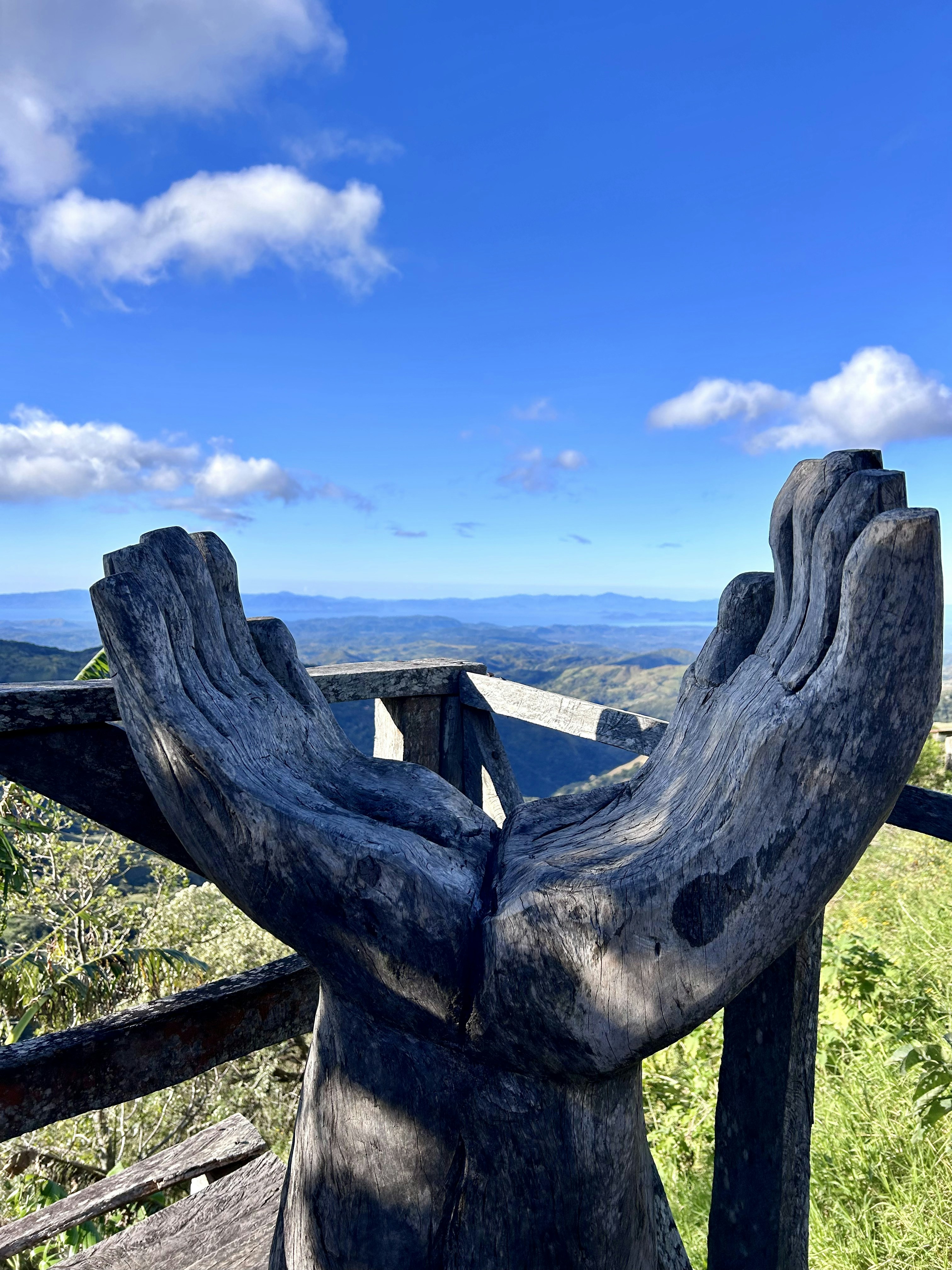 A statue of a hand reaching out over a fence photo – Free Monteverde ...