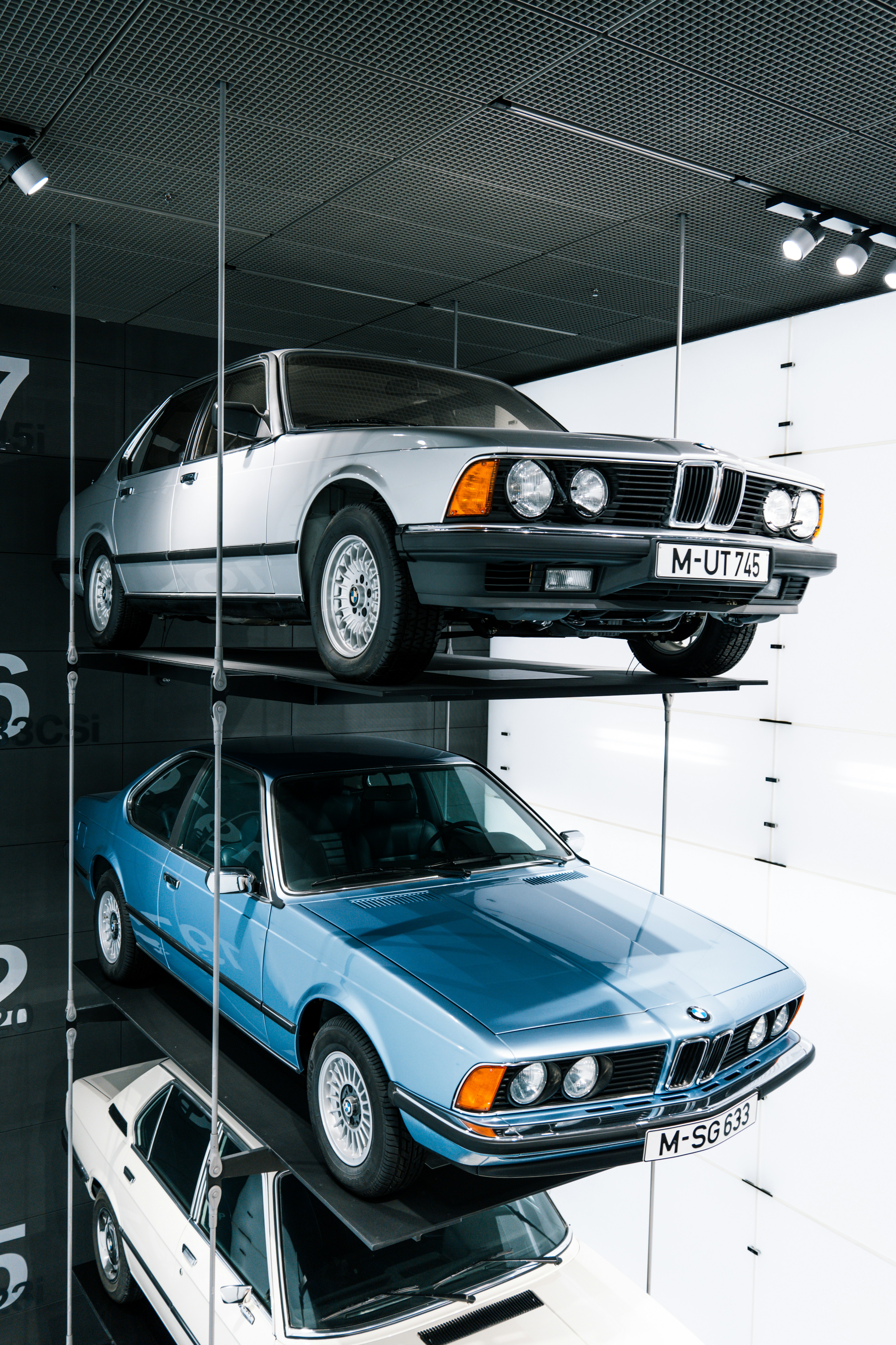 A display of cars in a car museum photo – Free Automobile Image on Unsplash