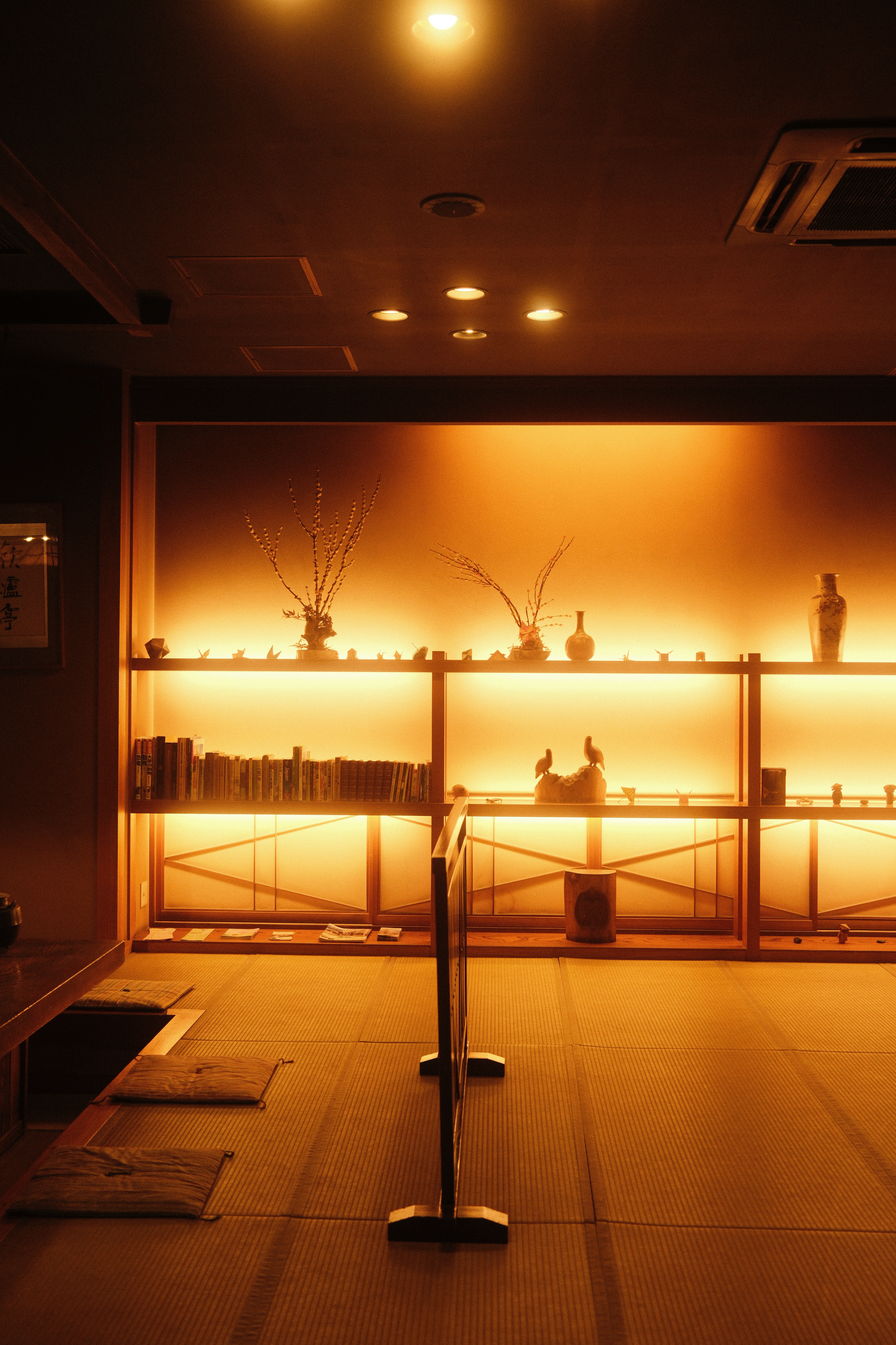 Amber Quiet: Backlit Shelf Serenade in a Tatami Room