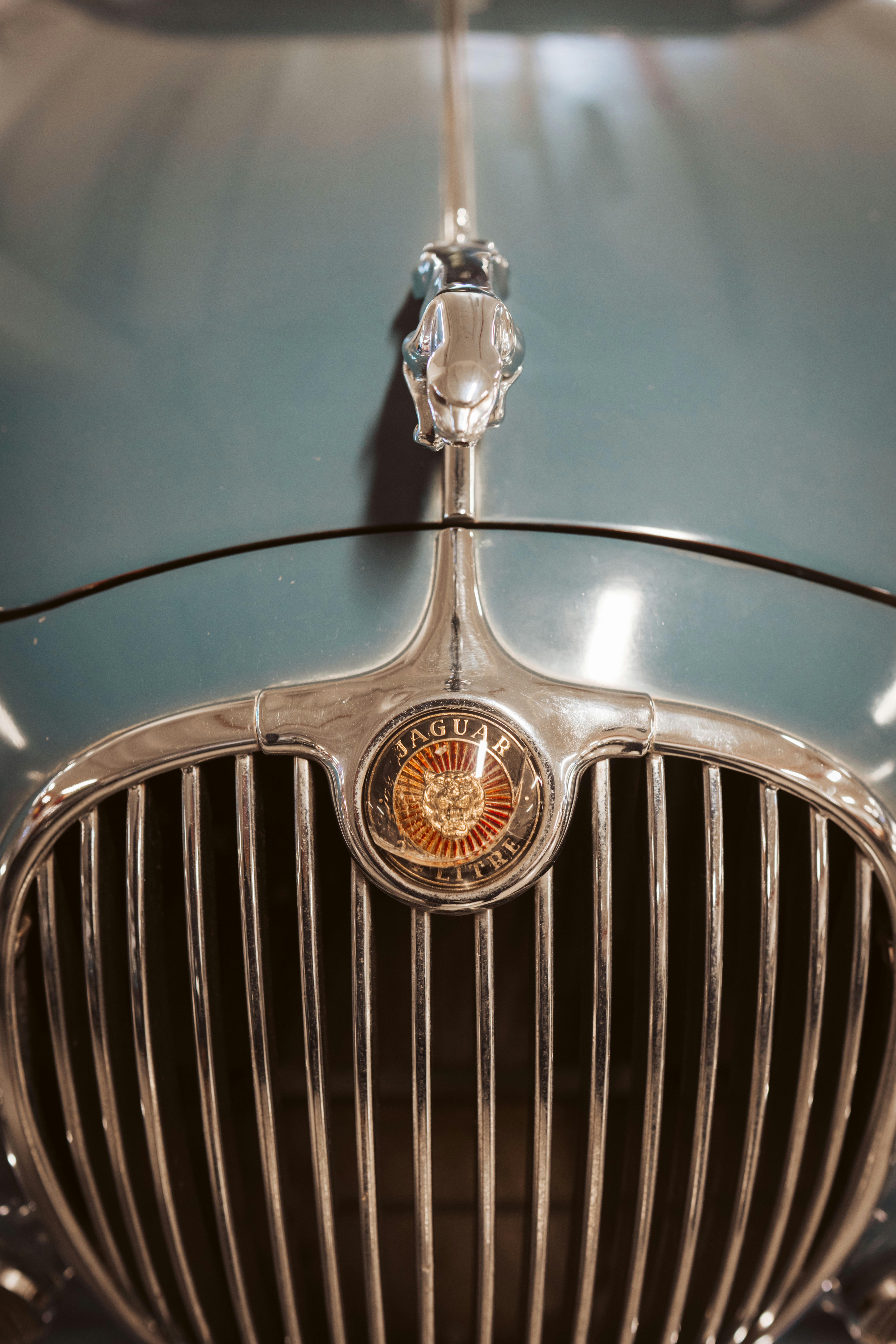 Un gros plan de la calandre d’une voiture ancienne photo – Image ...