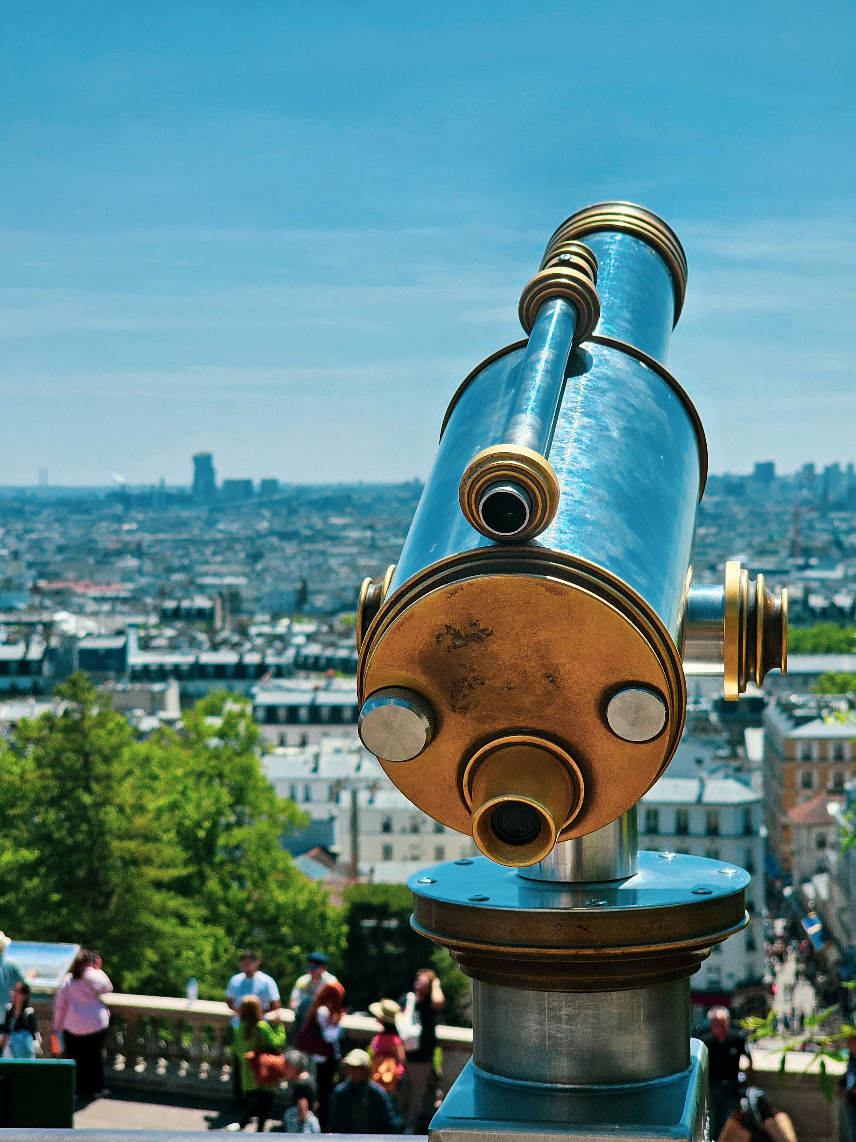 Brass Gaze Over the City: A Public Observatory on the Overlook