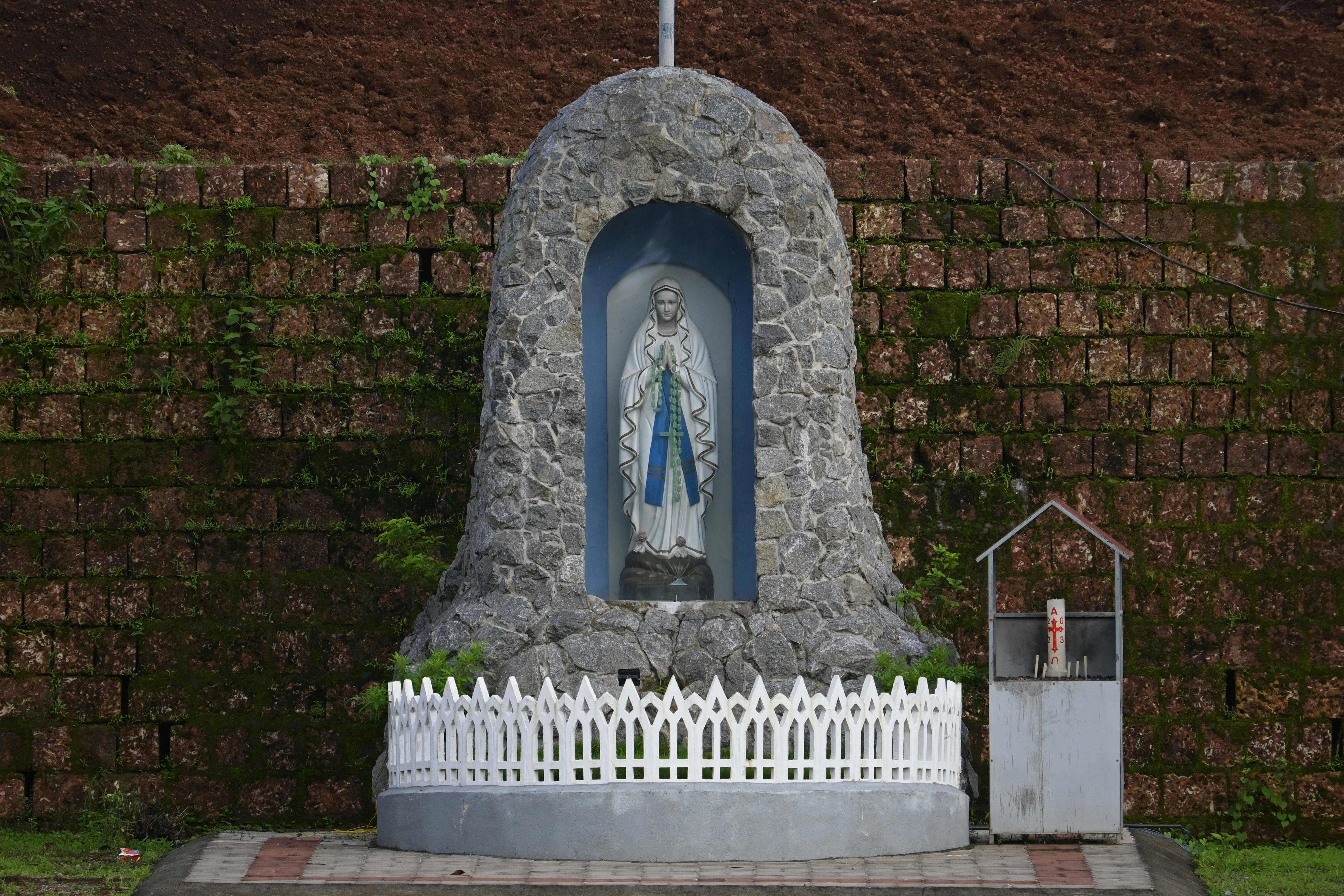 Stone Shrine Veiled in Moss: A Quiet Marian Niche