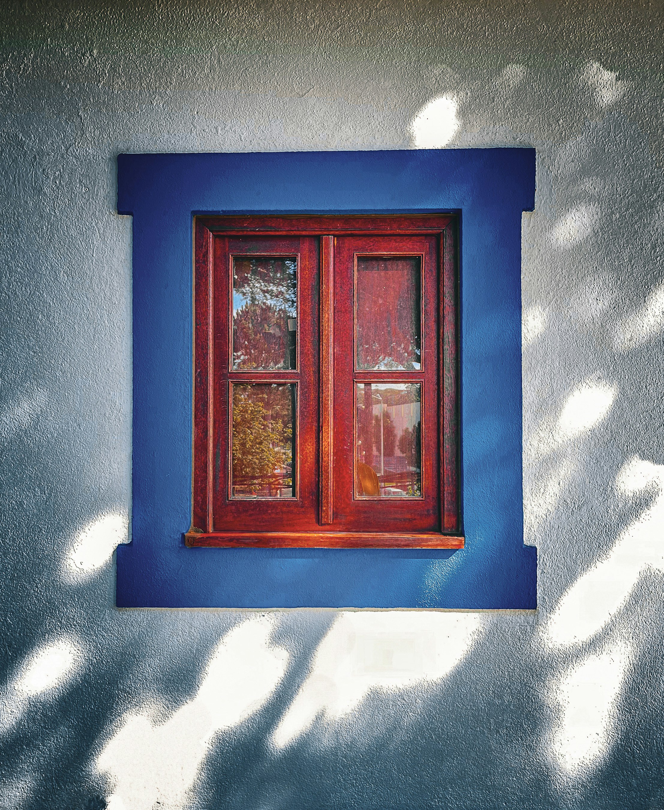 A window with a blue frame and a red window pane photo – Free Wallpaper ...