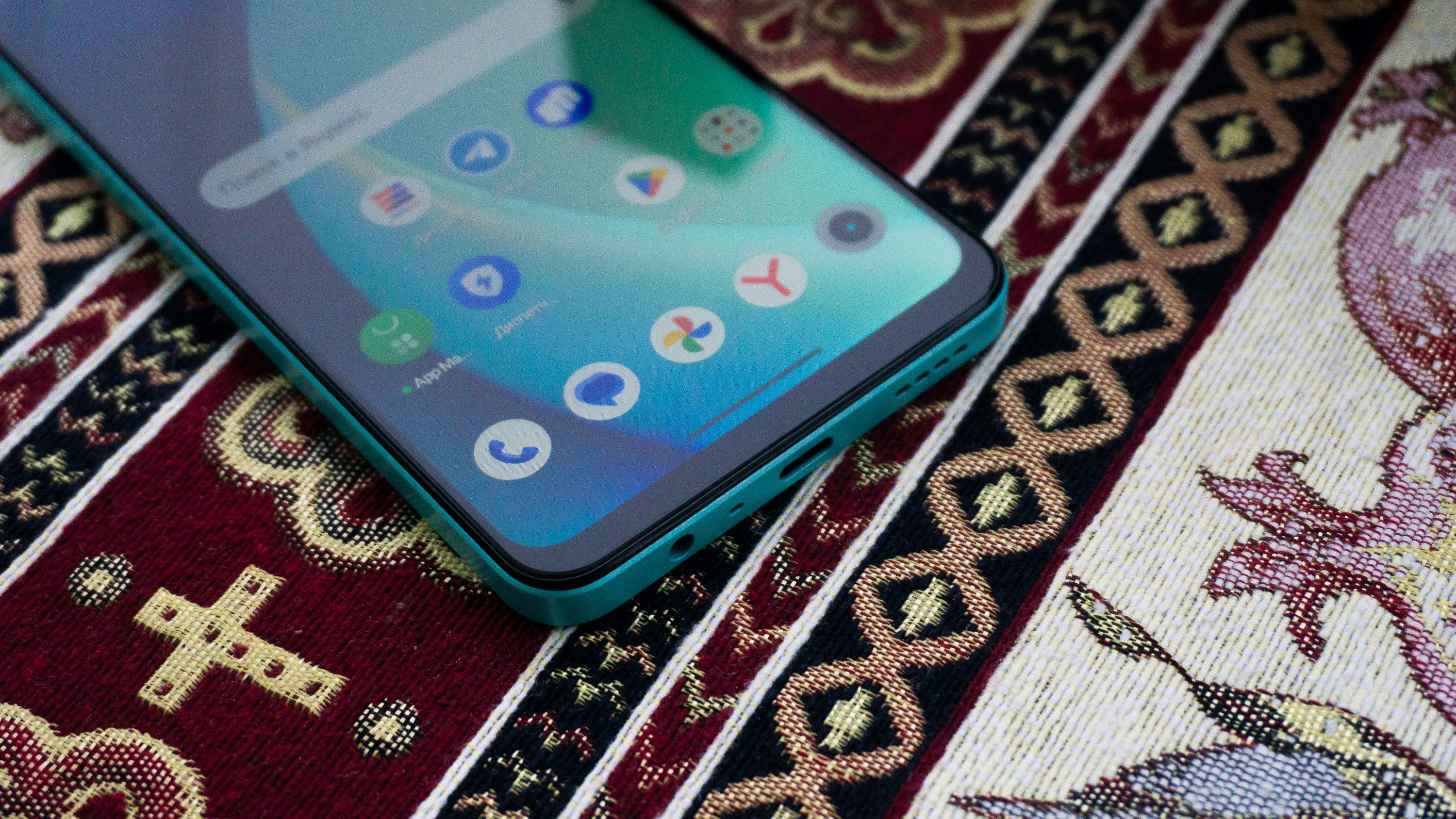 A close up of a cell phone on a rug photo – Free Pattern Image on Unsplash