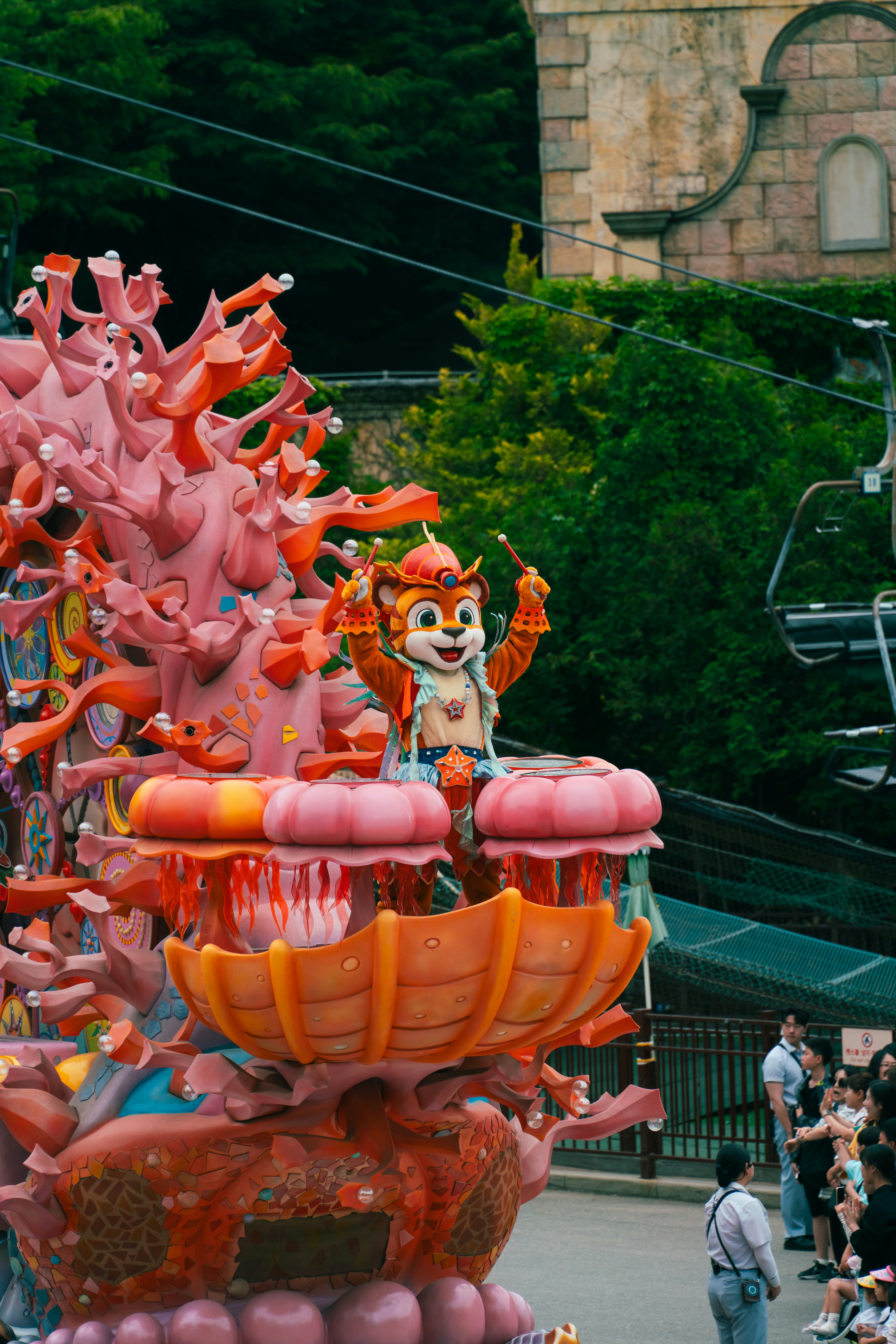 A parade float in the middle of a street photo – Free Everland Image on ...