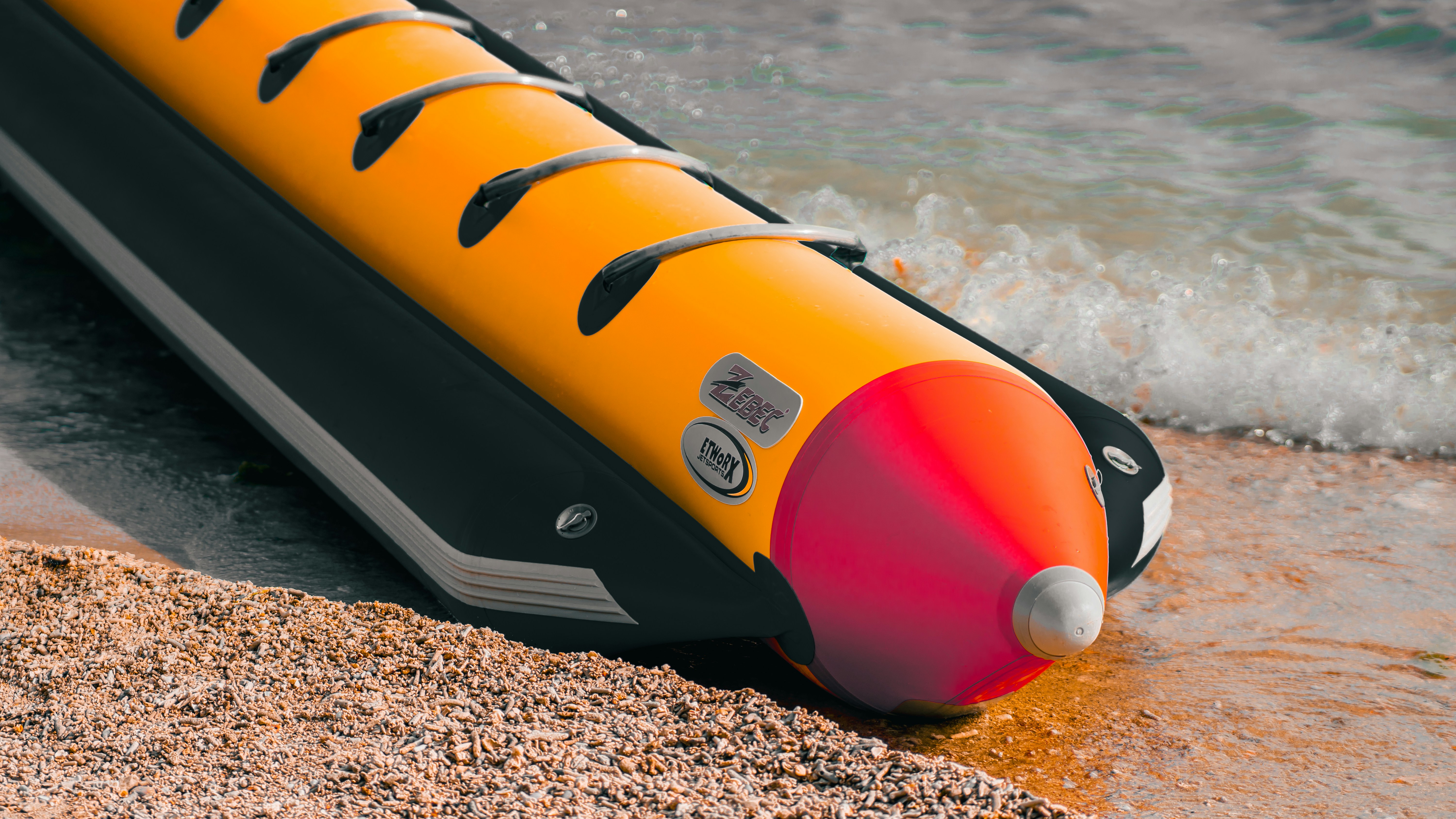An inflatable raft on a beach near the ocean photo – Free Boat Image on ...