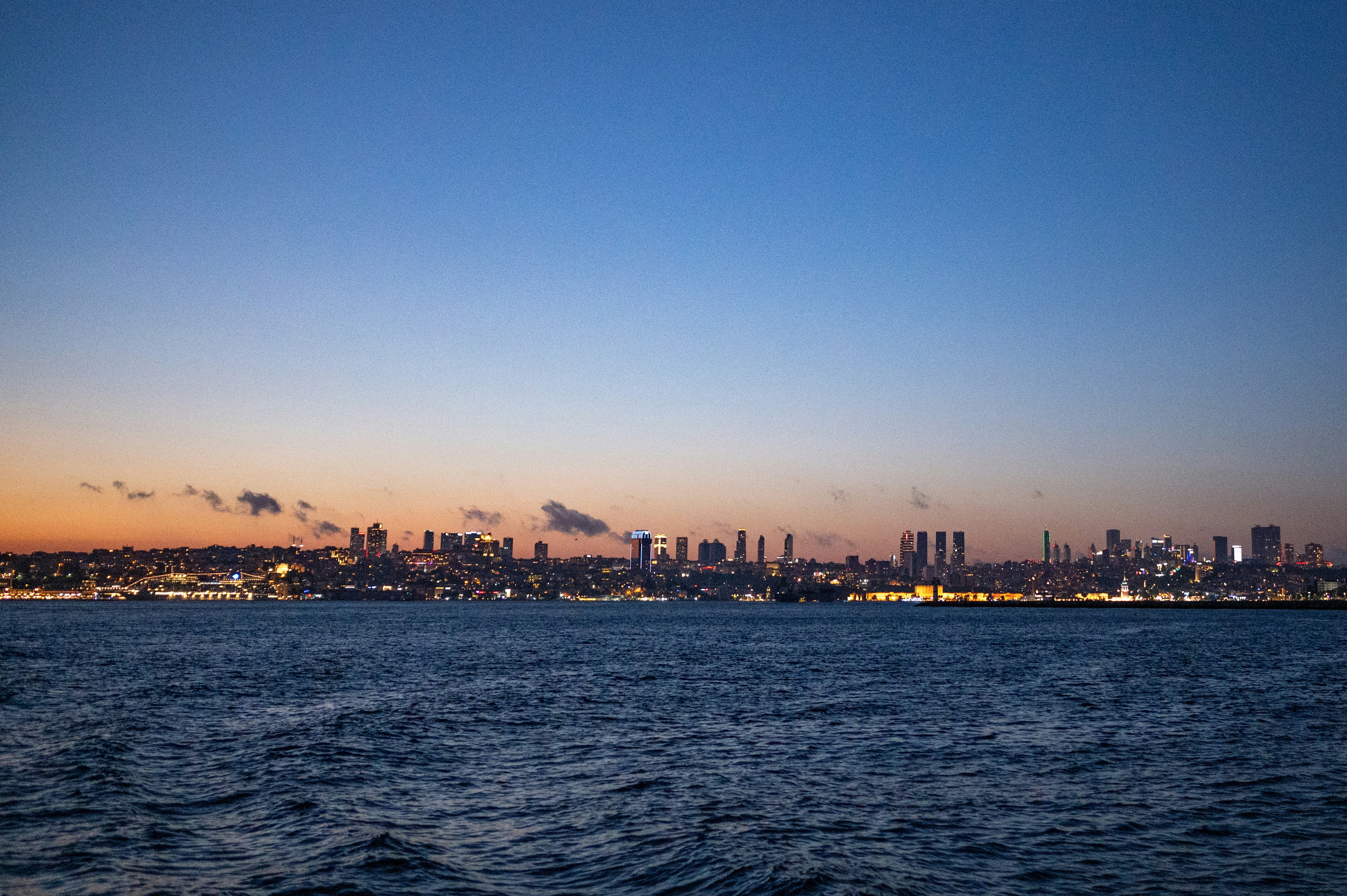 A view of a city from the ocean photo – Free Istanbul Image on Unsplash