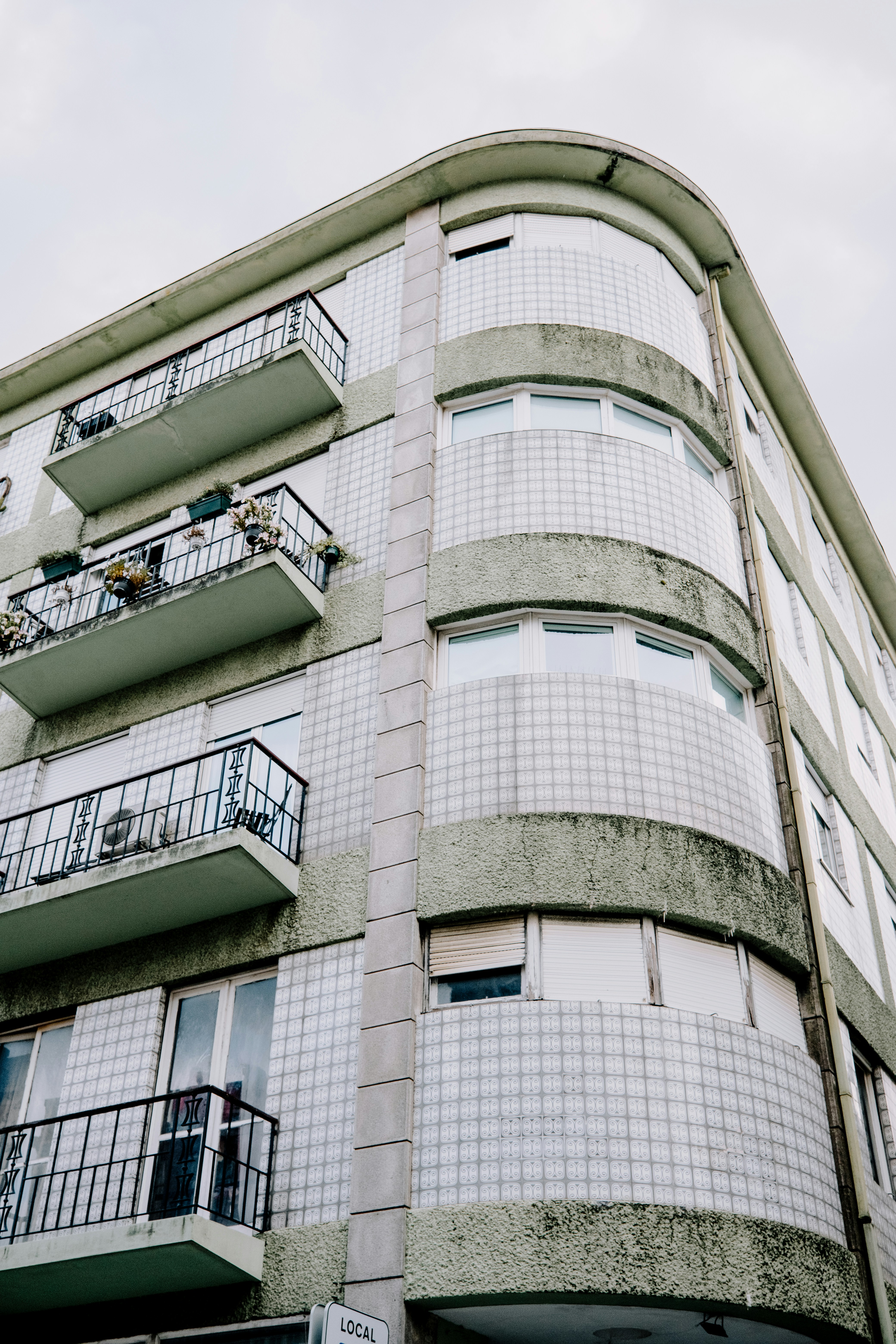 A tall building with balconies and balconies on the balconies photo ...