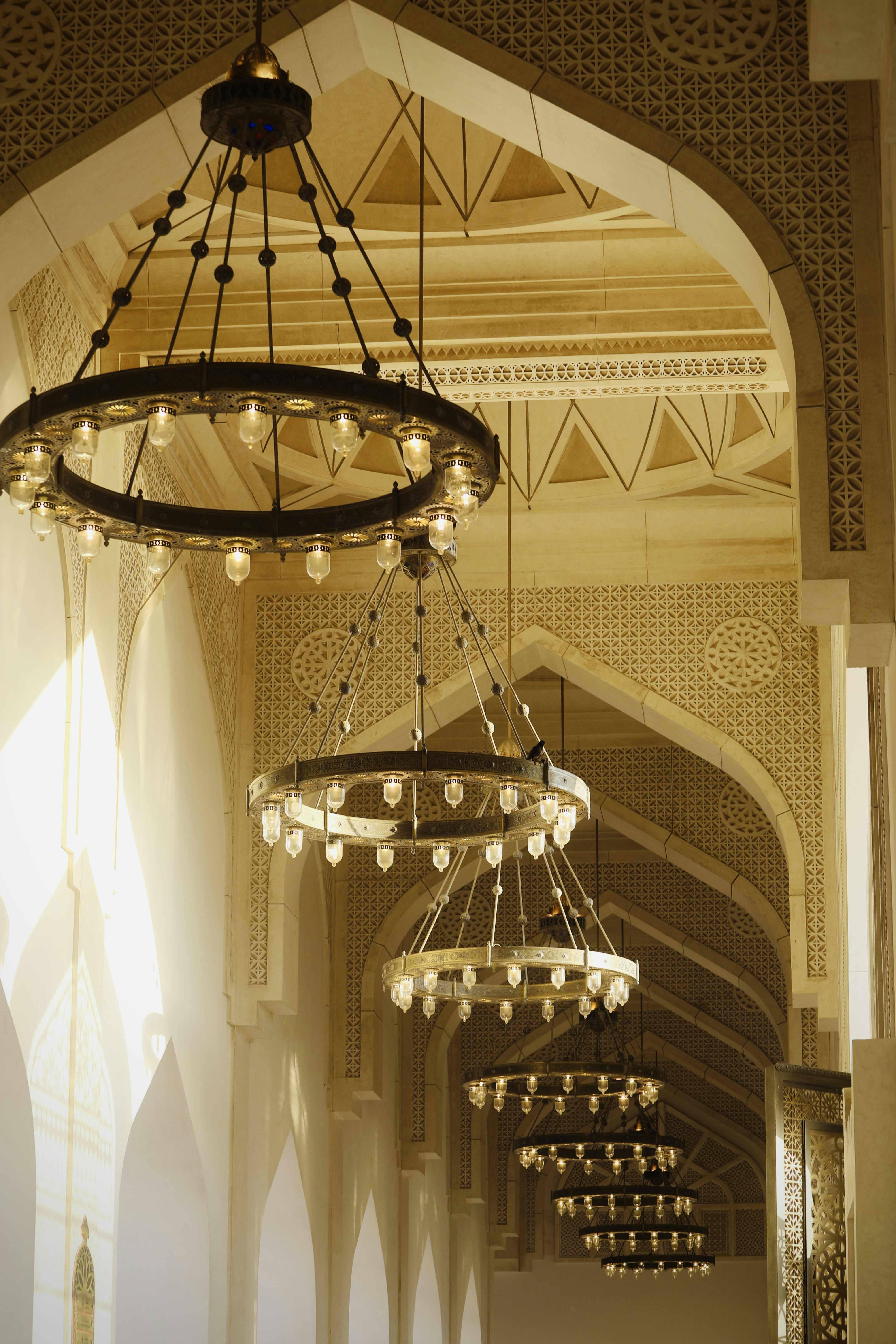 A chandelier hanging from the ceiling of a building photo – Free Doha ...