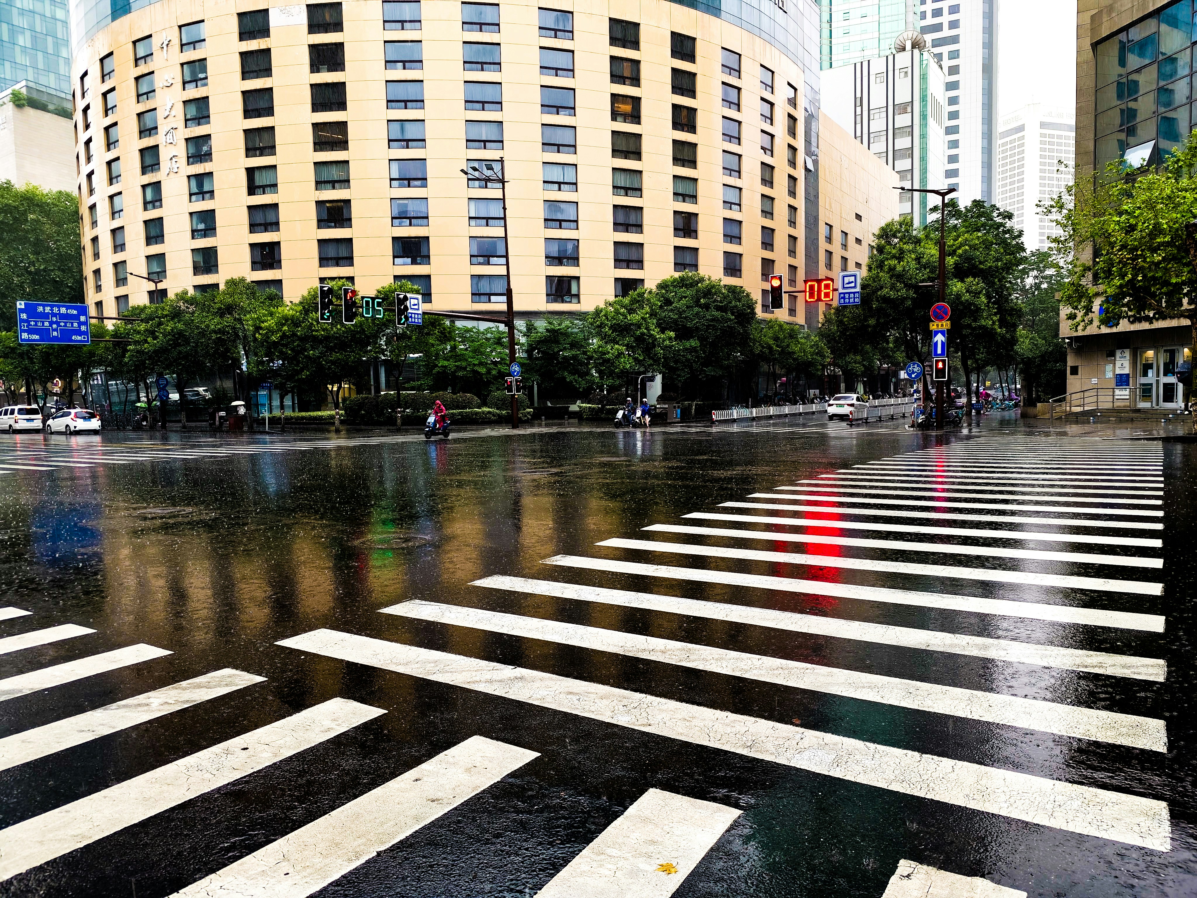 A crosswalk in the middle of a city street photo – Free Jiangsu Image ...