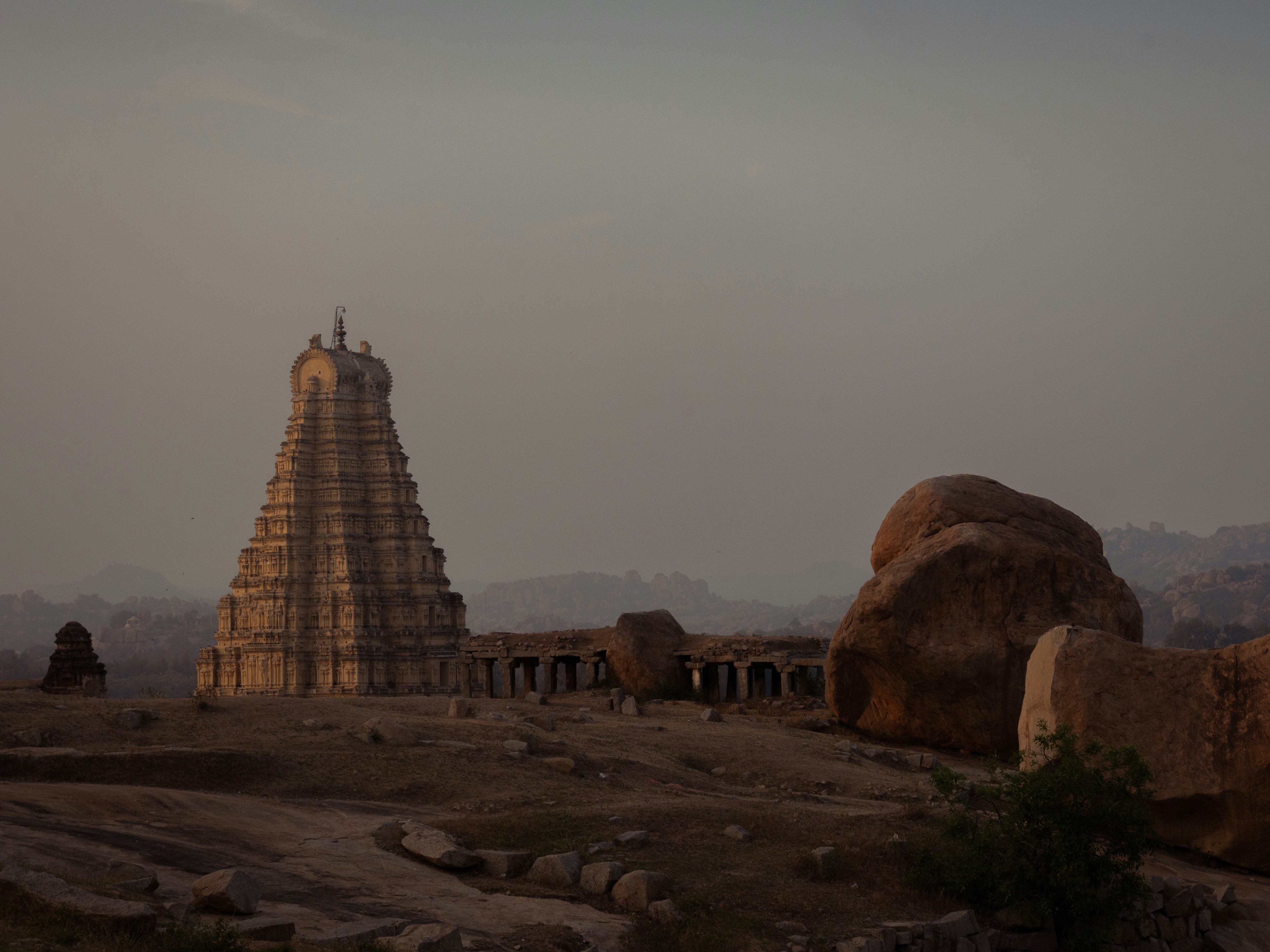 A large stone structure in the middle of a desert photo – Free Building ...