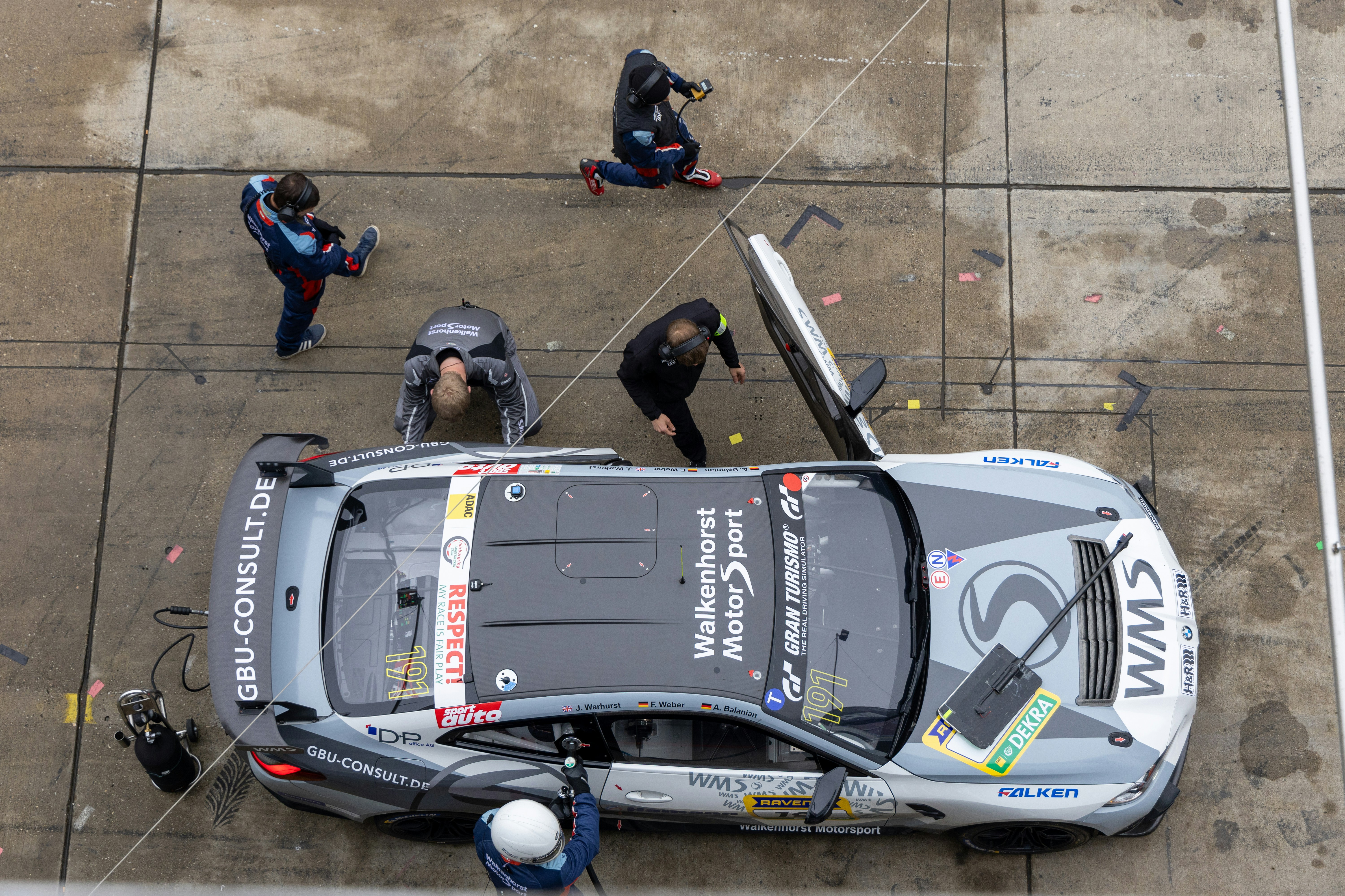 Precision in Motion: Pit Stop Dynamics