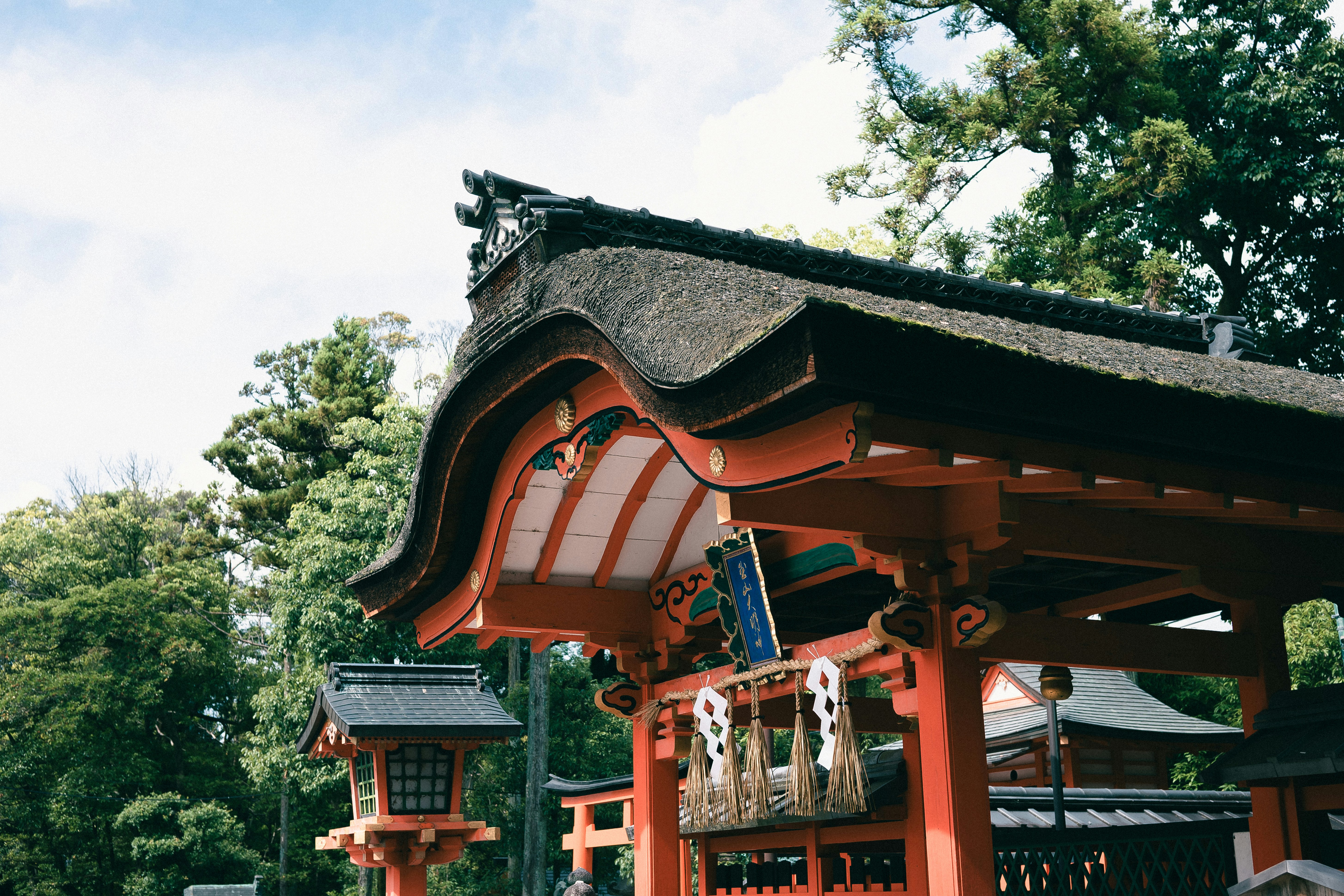 A red and white building with a black roof photo – Free Fushimi inari ...
