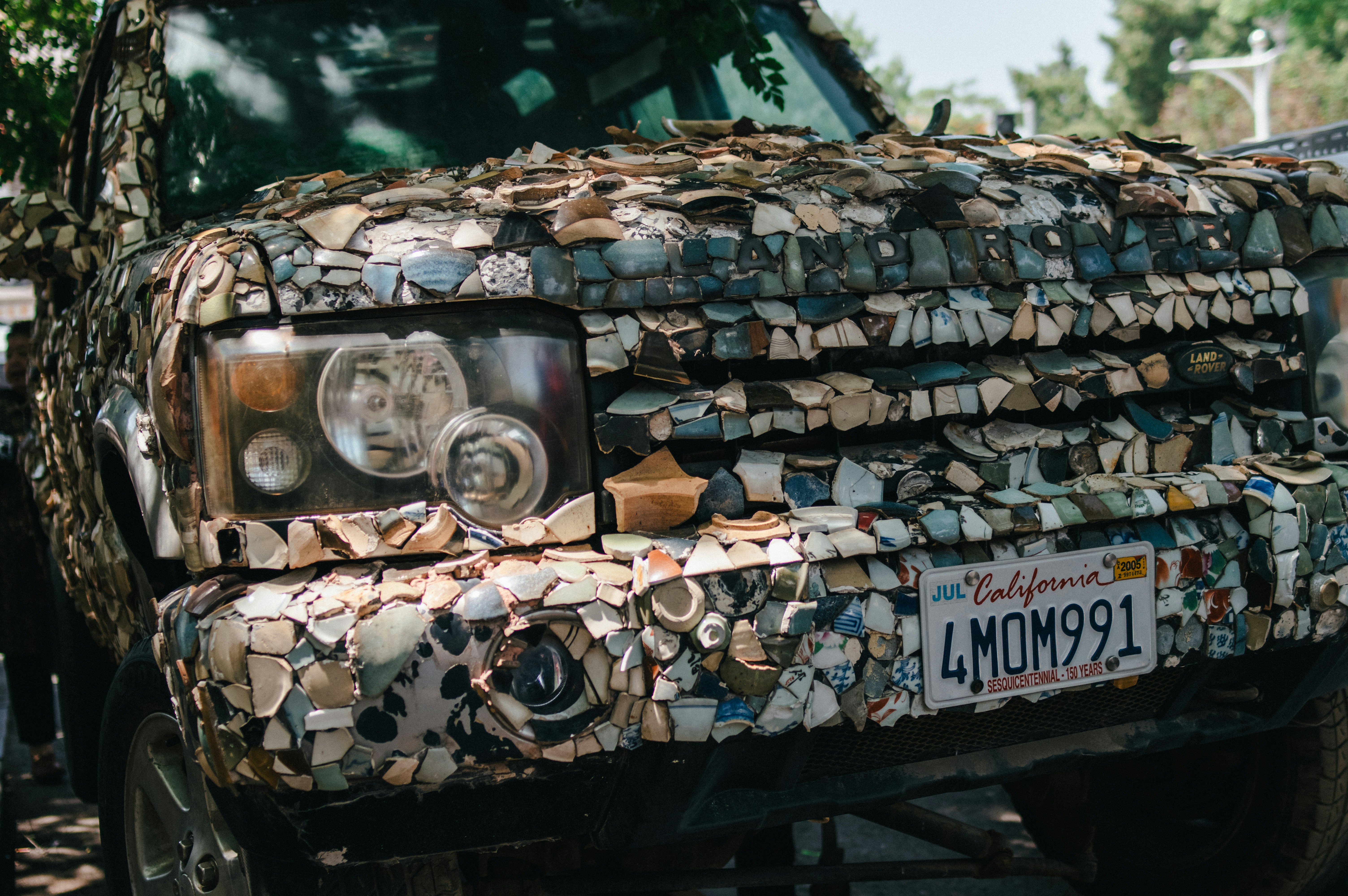 Bottle-Cap Mosaic on Wheels: A Car Wrapped in Recycled Color