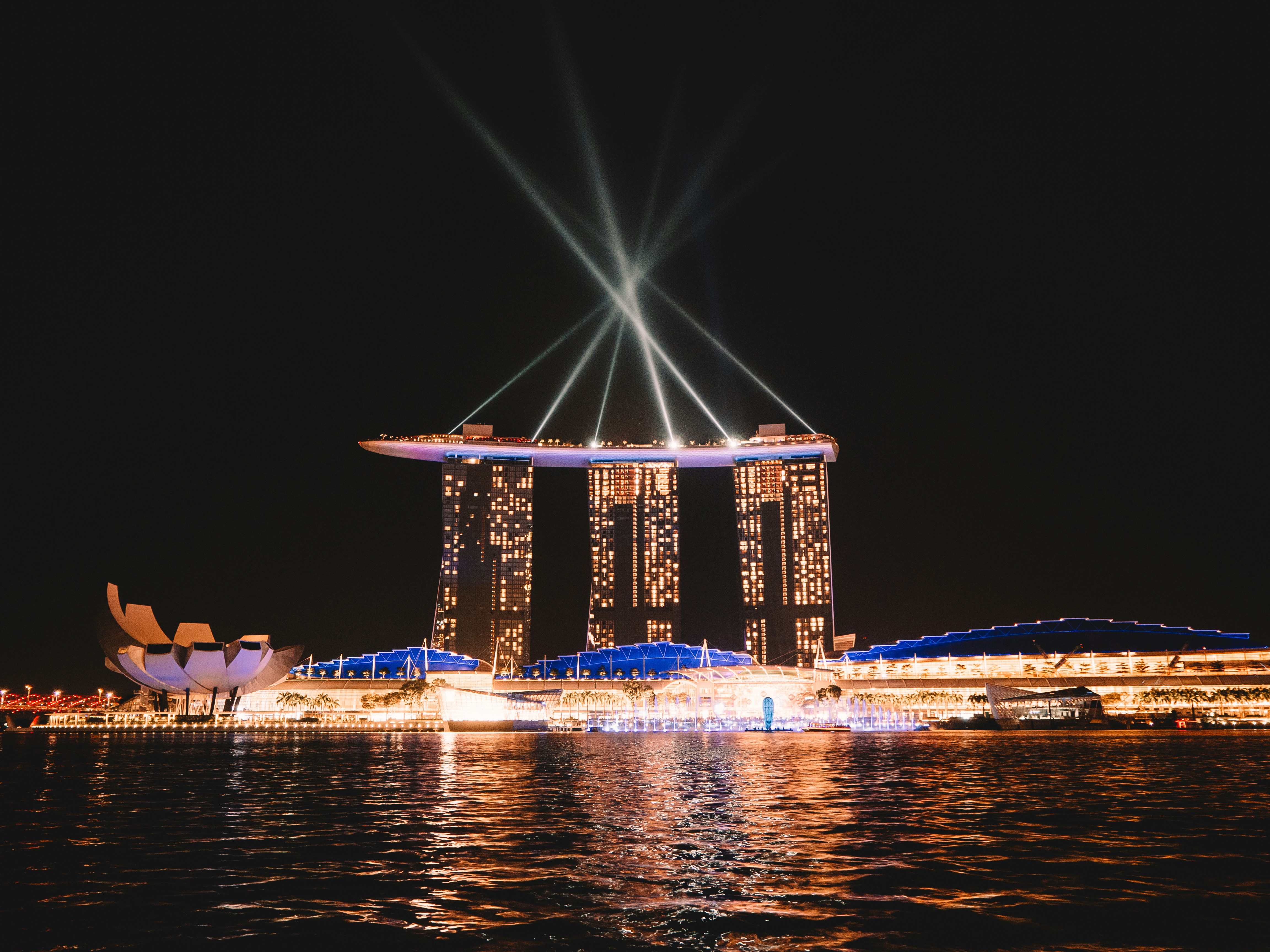 Lasers Crown Marina Bay Sands: Night Beams Over Singapore