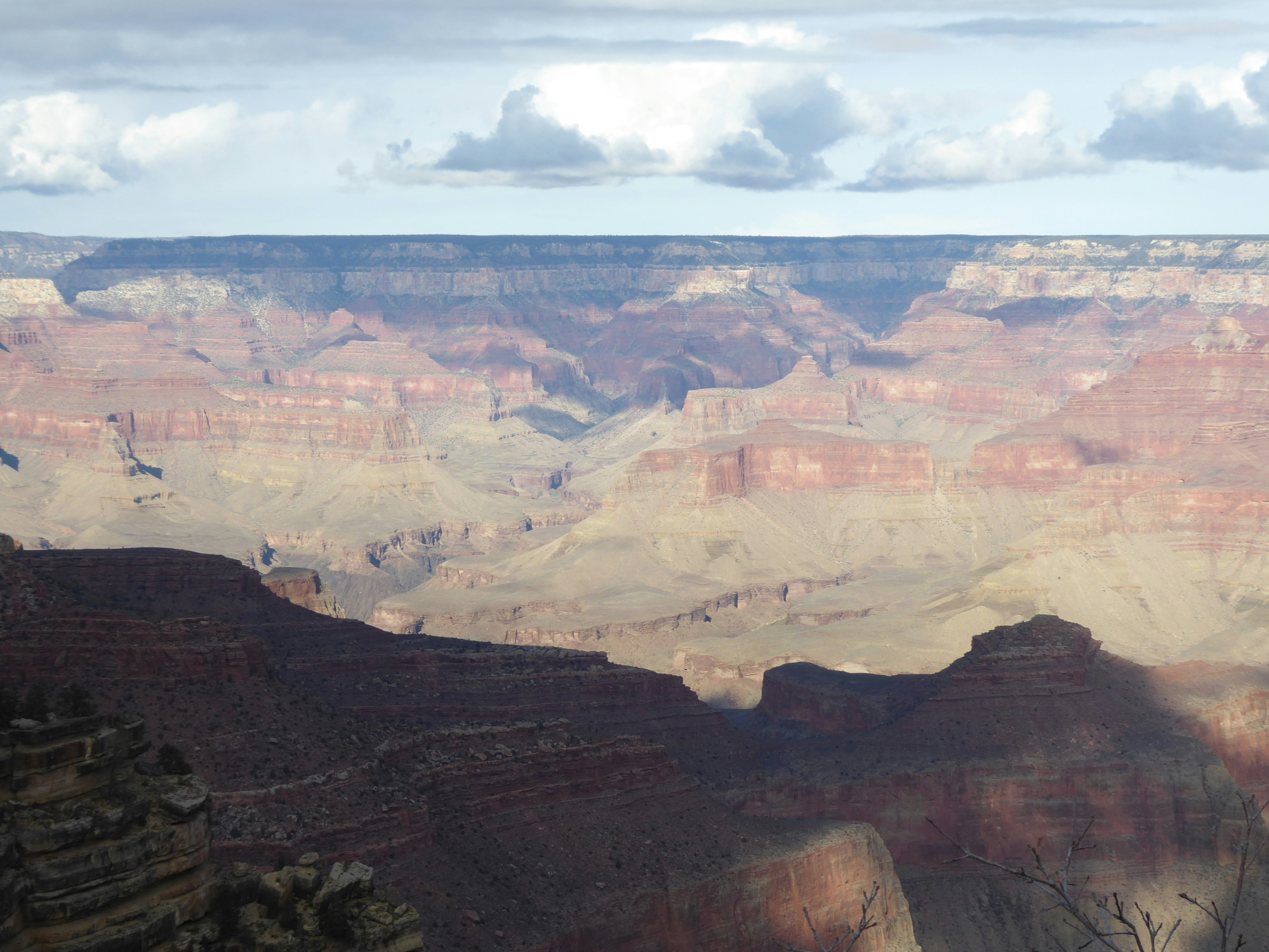 Beautiful view of the Grand Canyon | A view of the grand canyon from the rim of a cliff