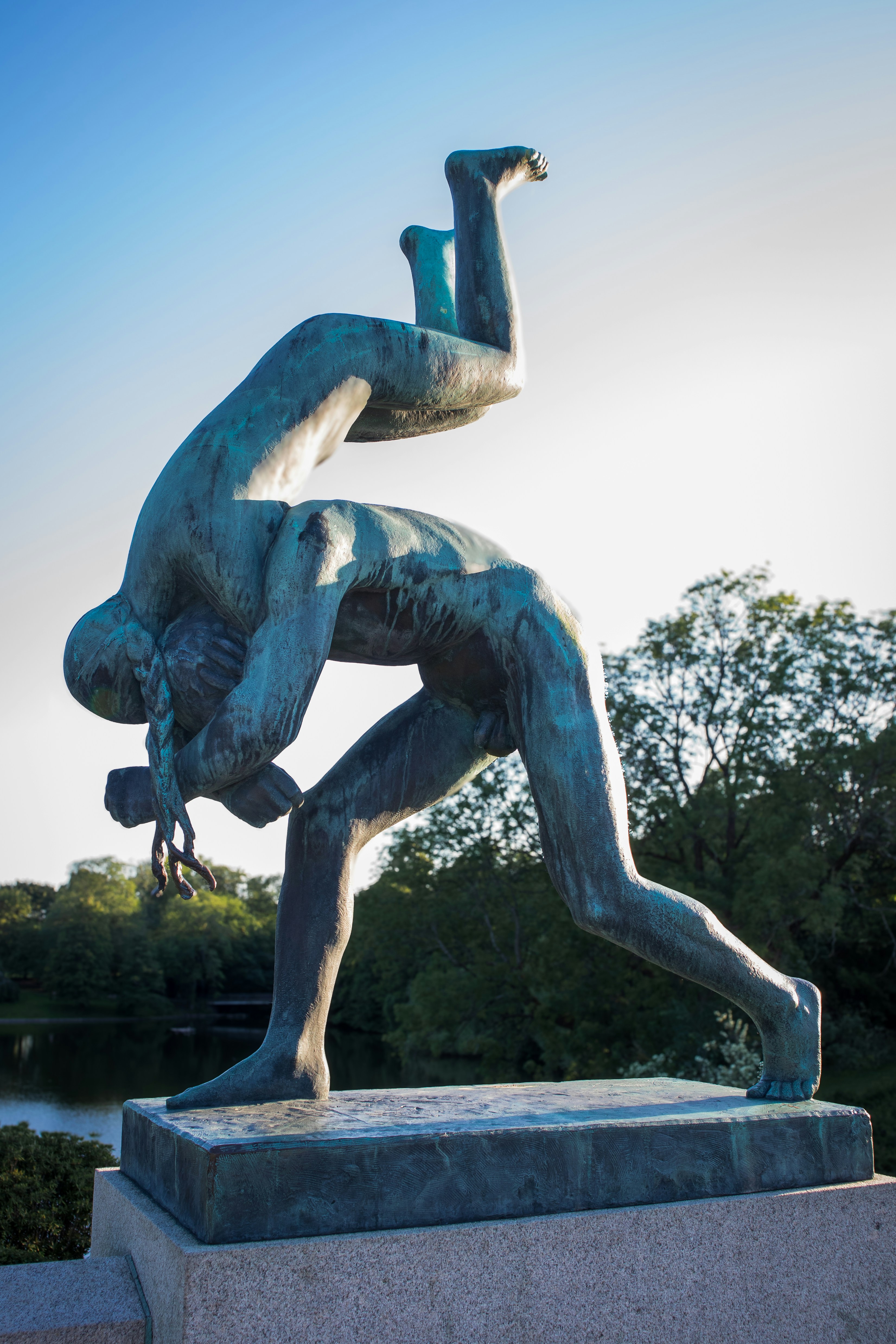 A statue of a man doing a handstand photo – Free Vigelandsparken Image ...