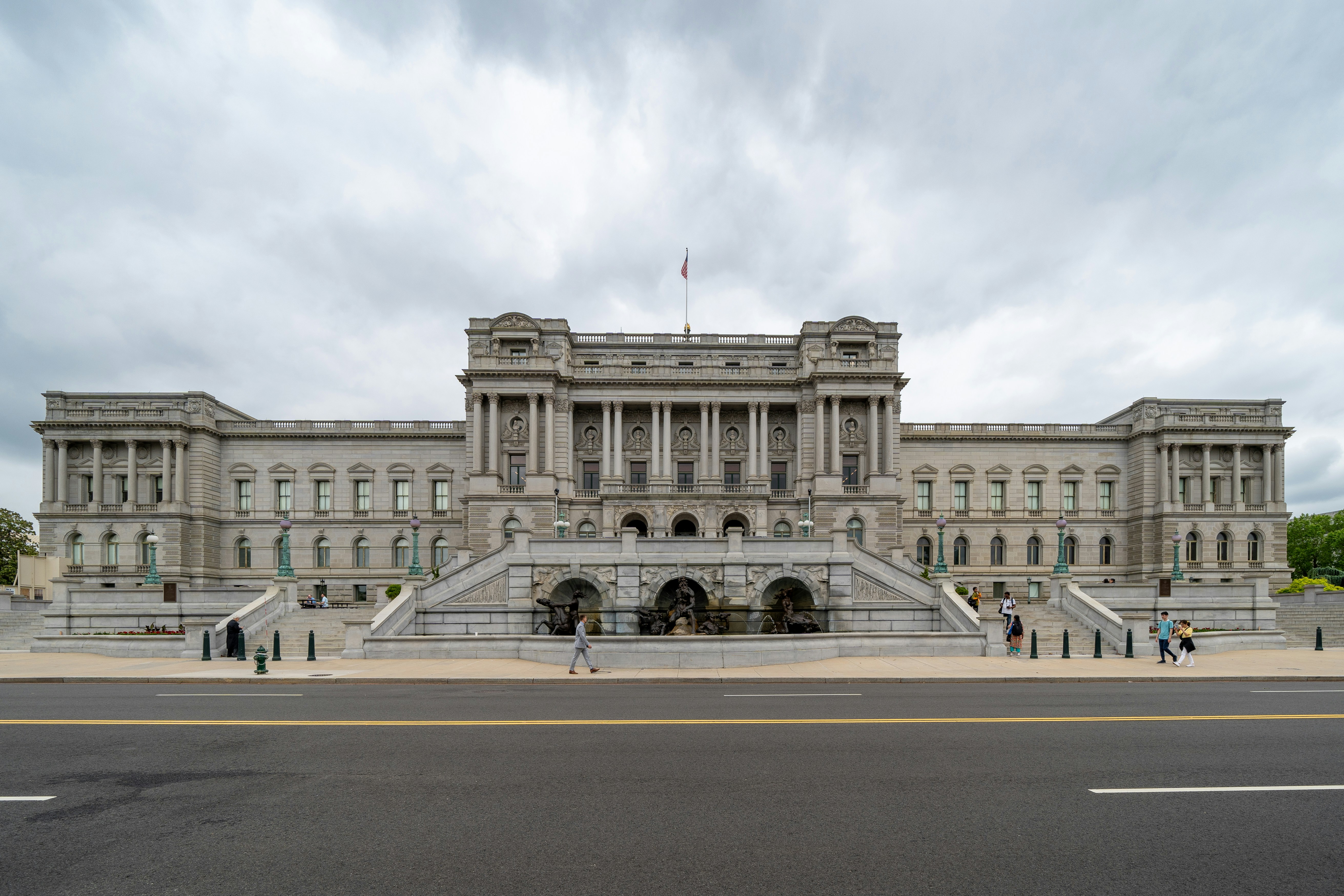 A very large building with a lot of windows photo – Free Library of ...