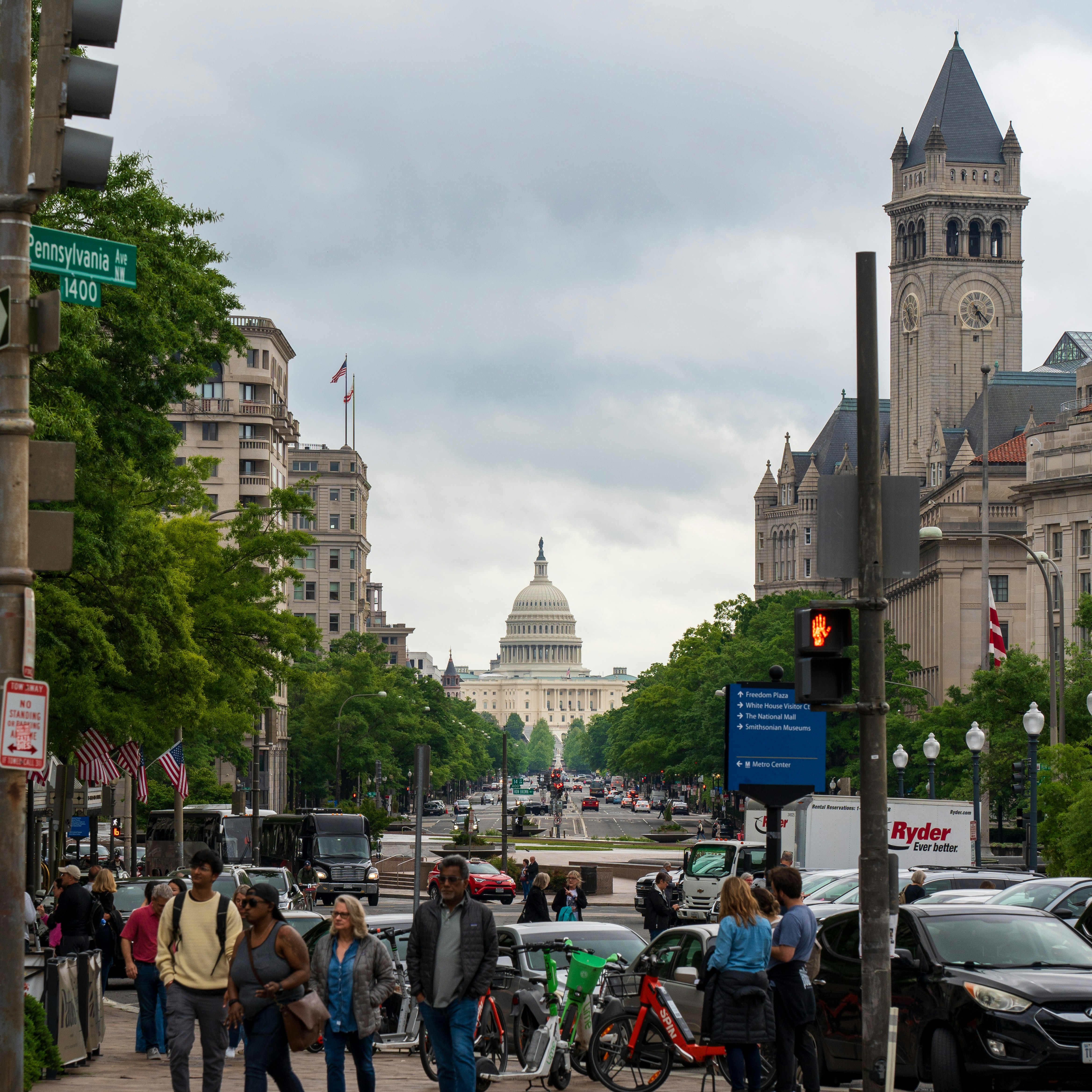 Urban Convergence: Pedestrians, Traffic, and the Capitol Horizon