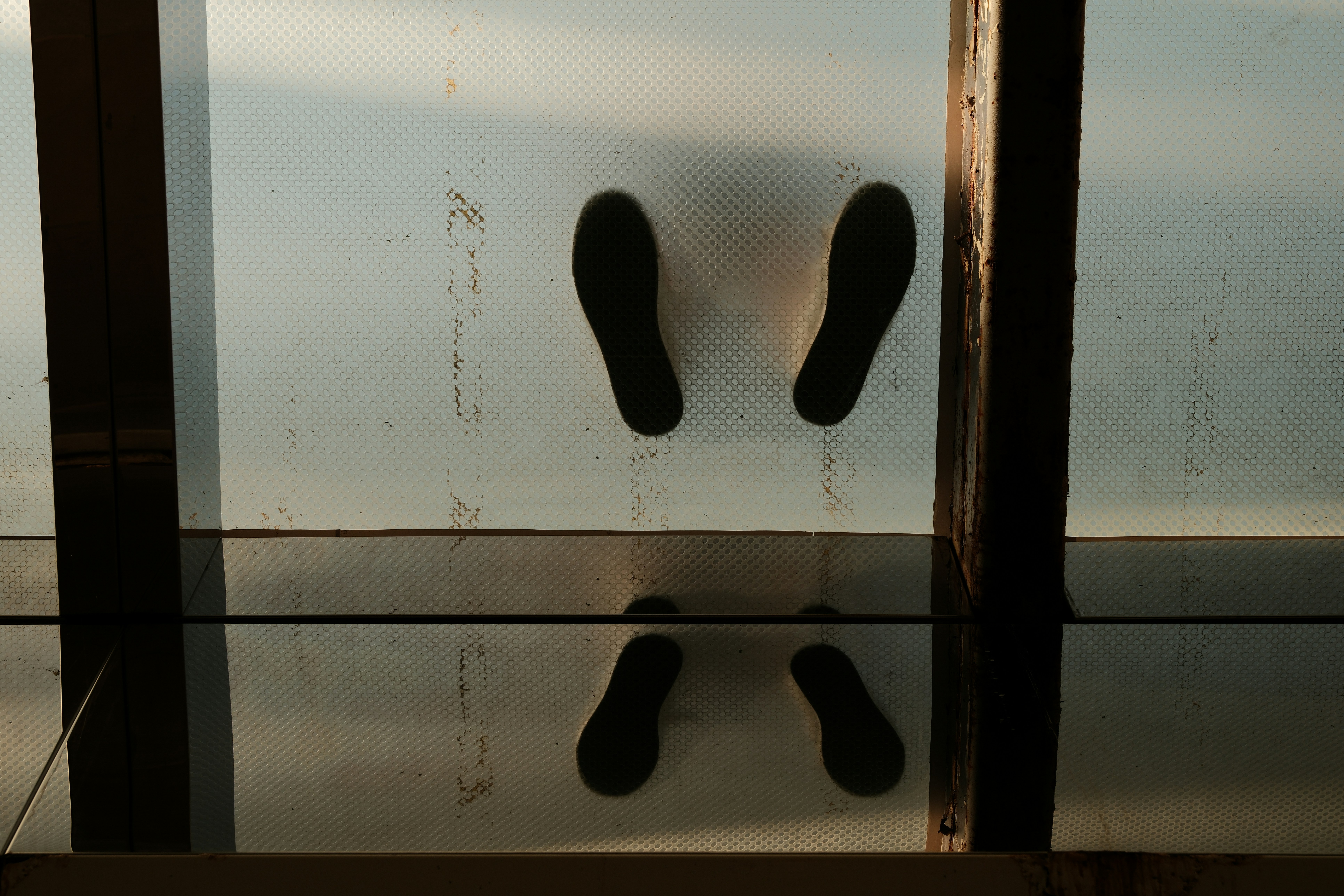 Footprints in Frost: A Quiet Echo on Frosted Glass